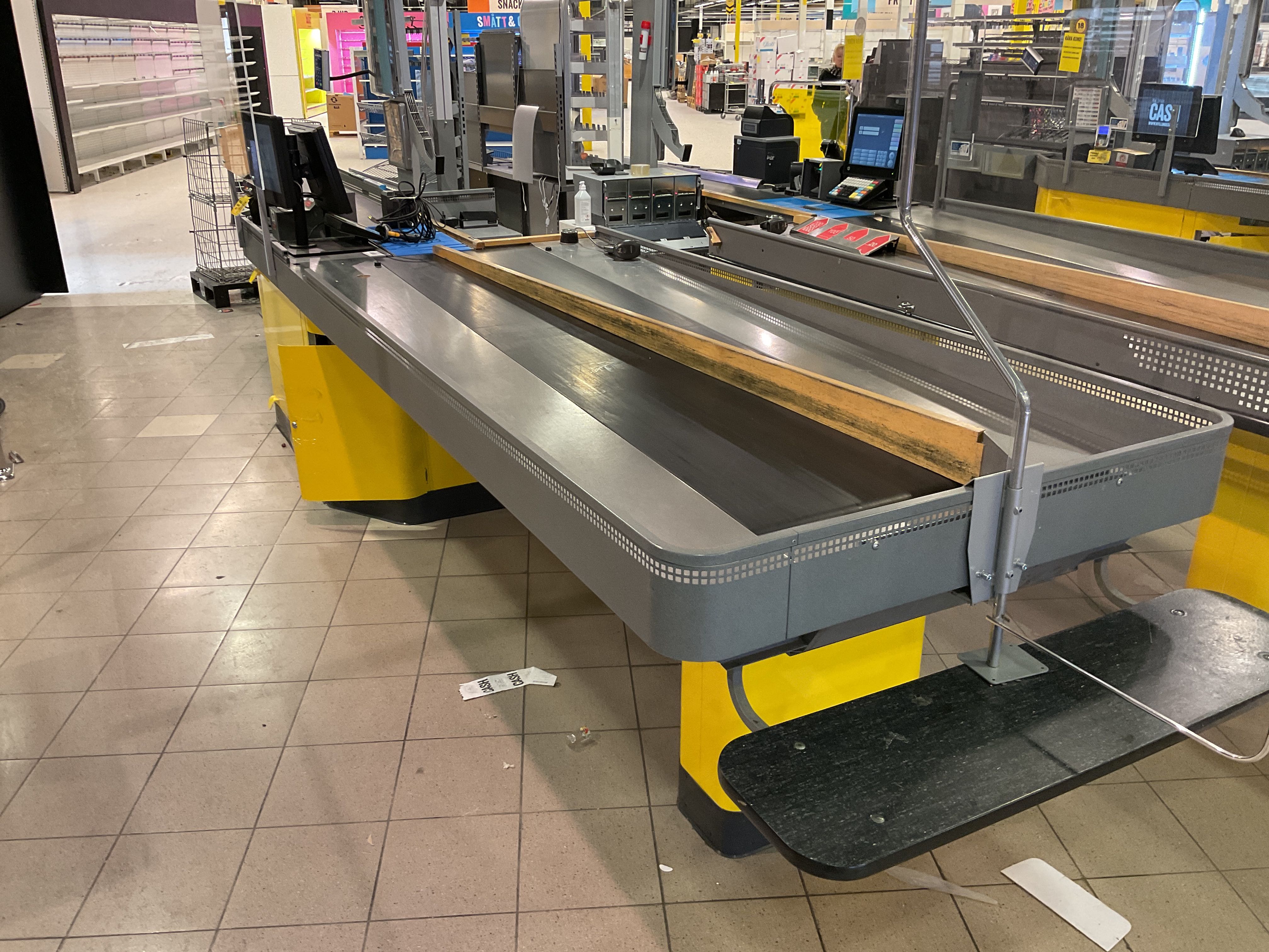 Cash desk with conveyor belt - PS Auction - We value the future ...