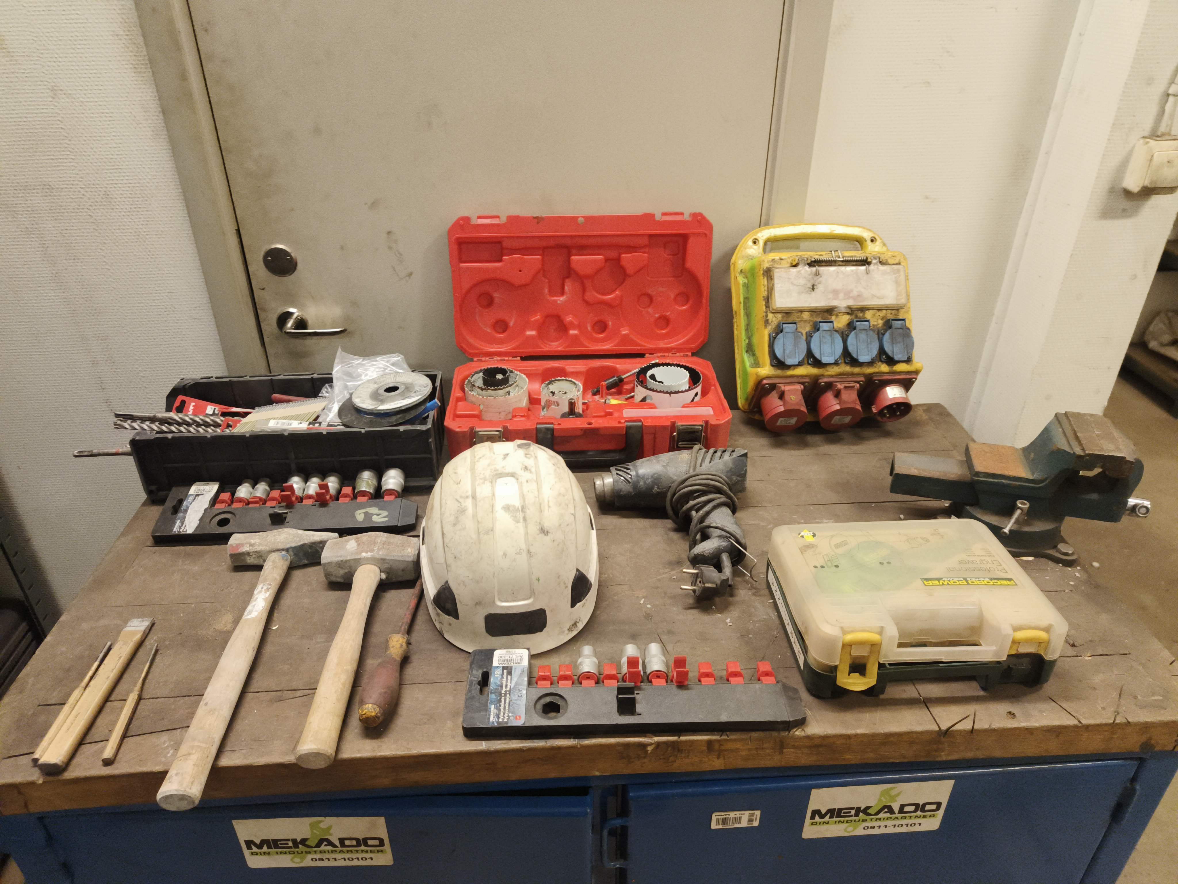 Storage / work table with contents - PS Auction - We value the future ...