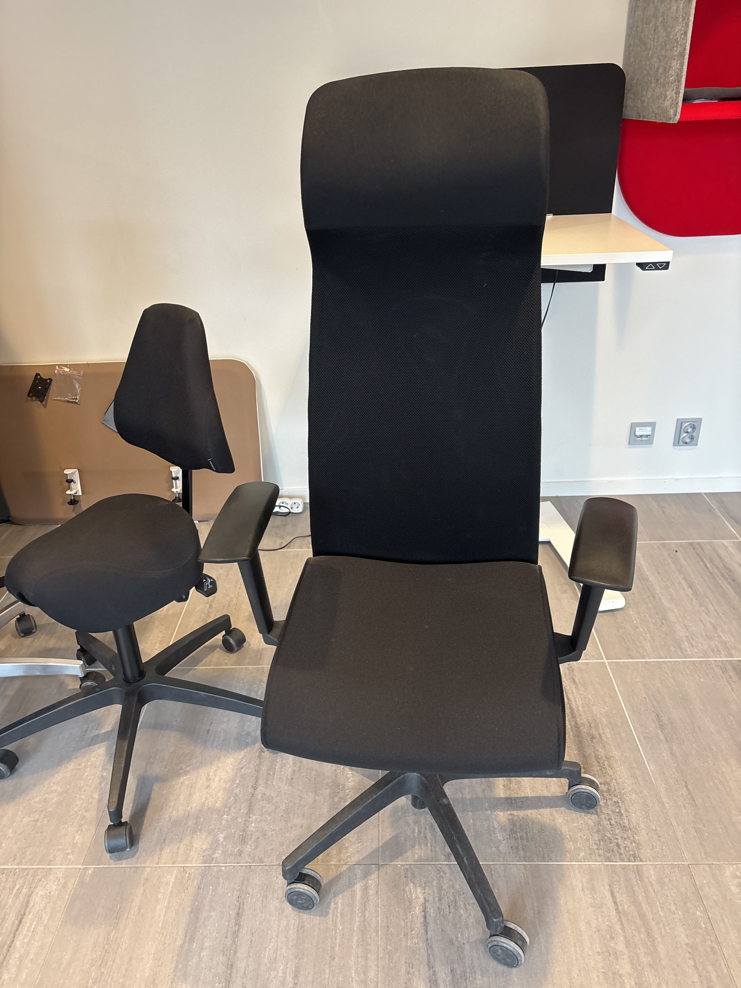 Solium office chair with armrests - PS Auction - We value the future ...