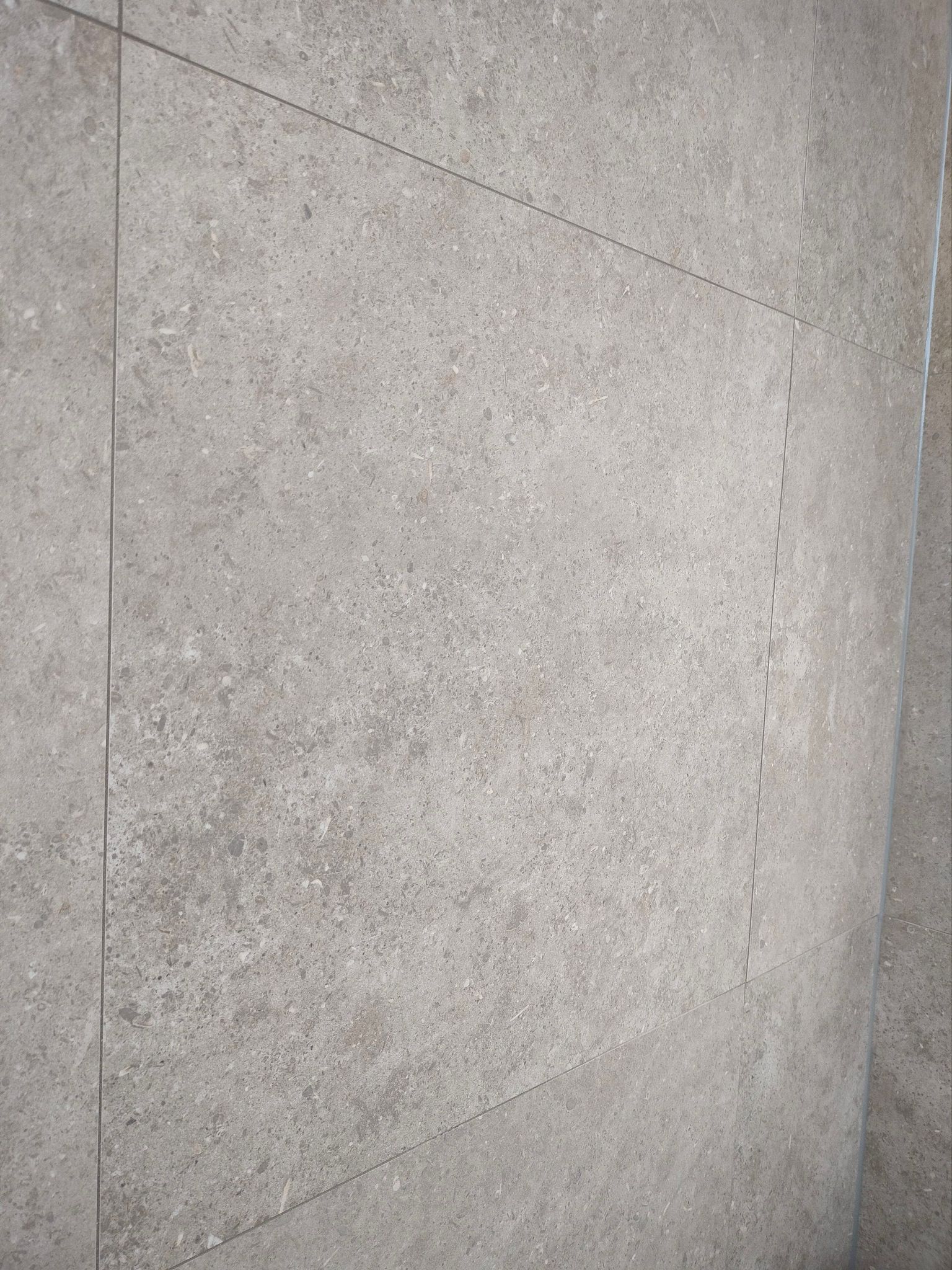 Stort parti badrum - [Nya produkter] – Italienskt kakel/ klinkers 43+43x5m² - Auktioner online ...