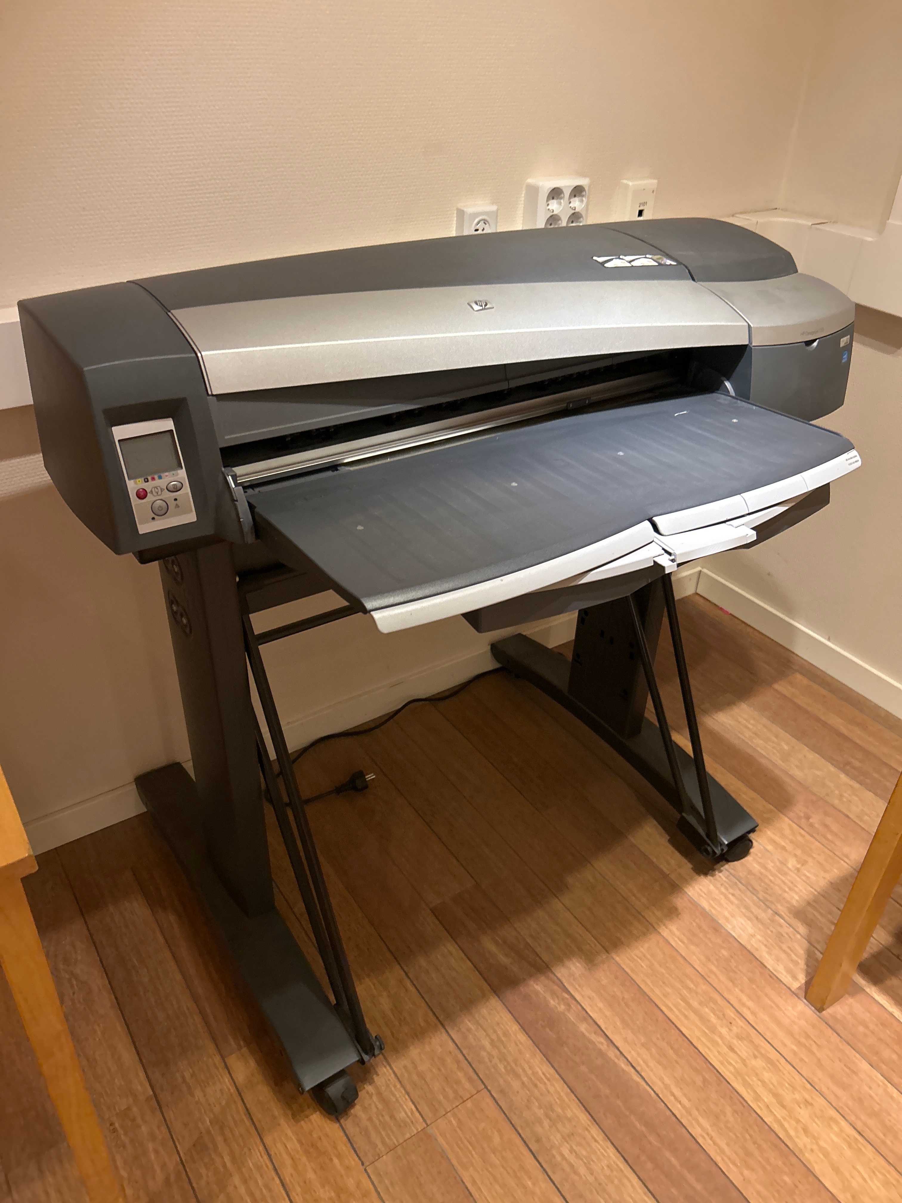 Printer HP Designjet 130, 3st bord - Auktioner online - Nätauktioner ...