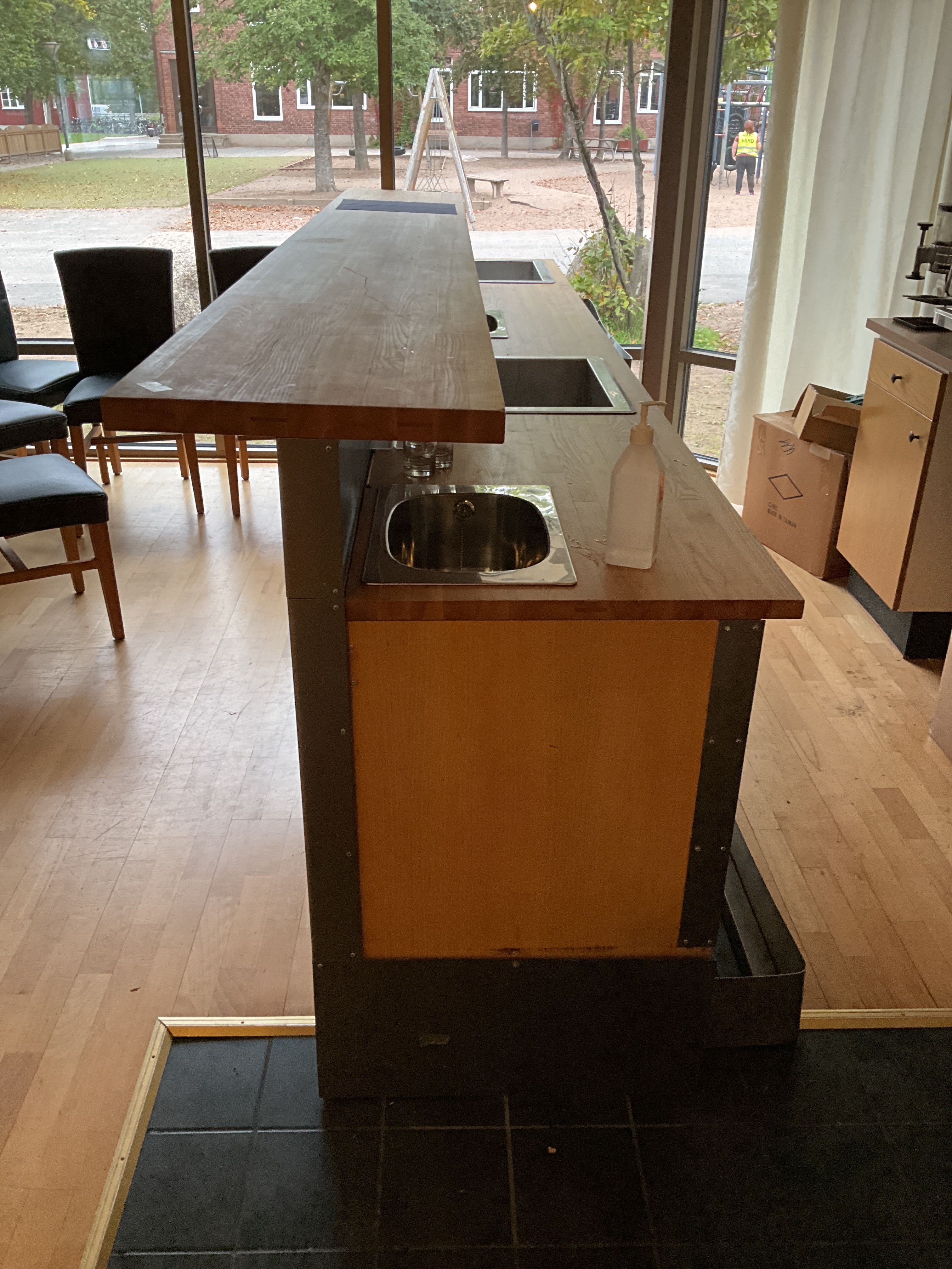Bar counter with 4 bars and drink boxes - PS Auction - We value the ...