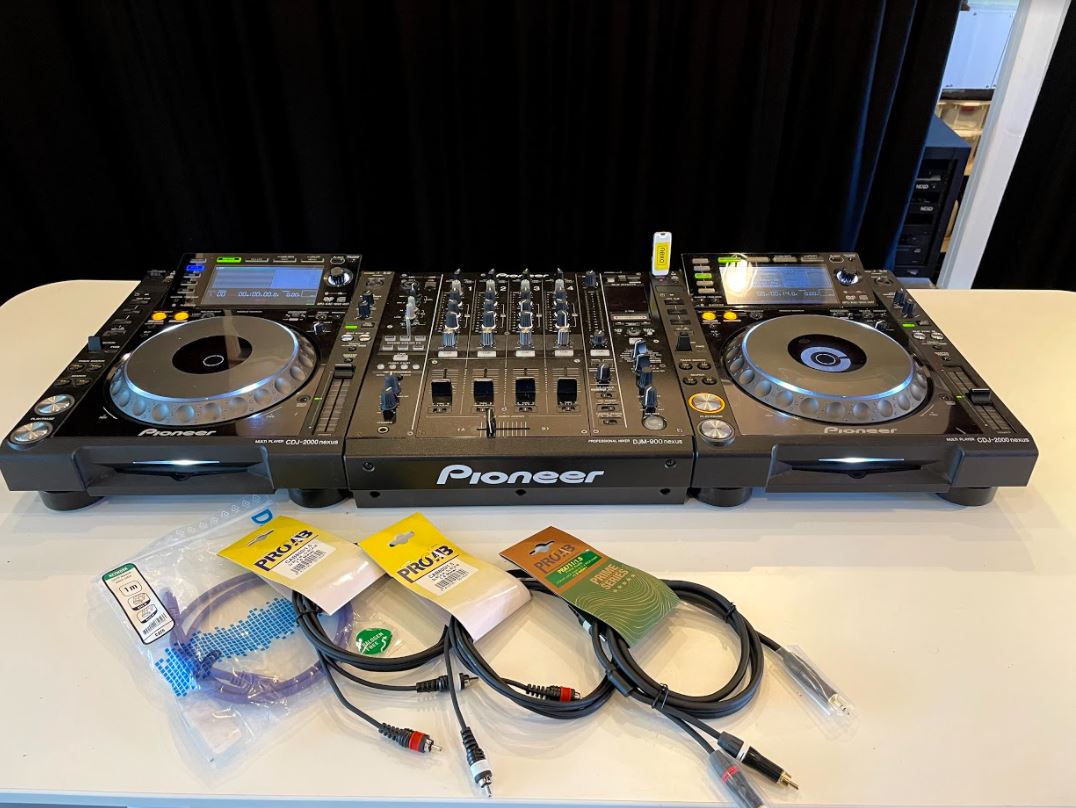 DJ bench Pioneer CDJ 2000 Nexus with DJM900 Nexus - PS Auction - We ...
