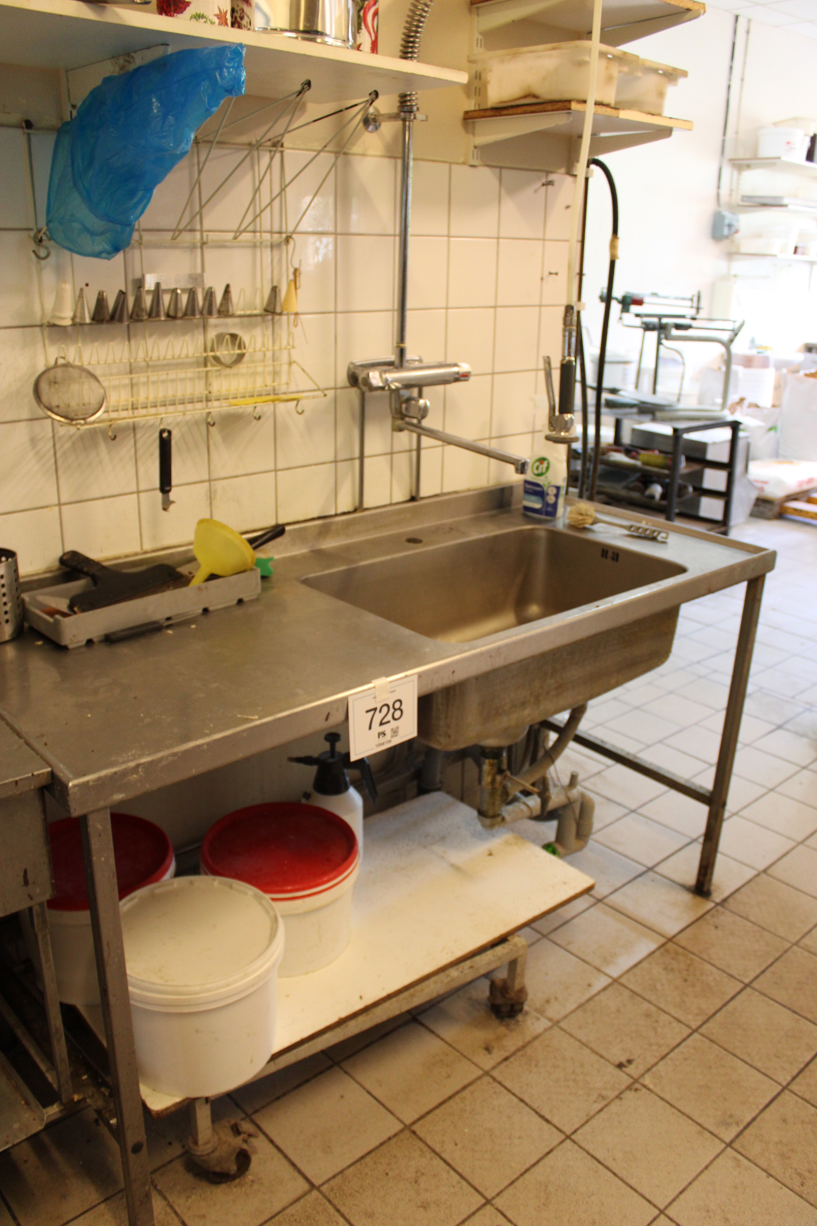 Rostfri diskbänk med vask och blandare, rostfri bänk - Auktioner online ...