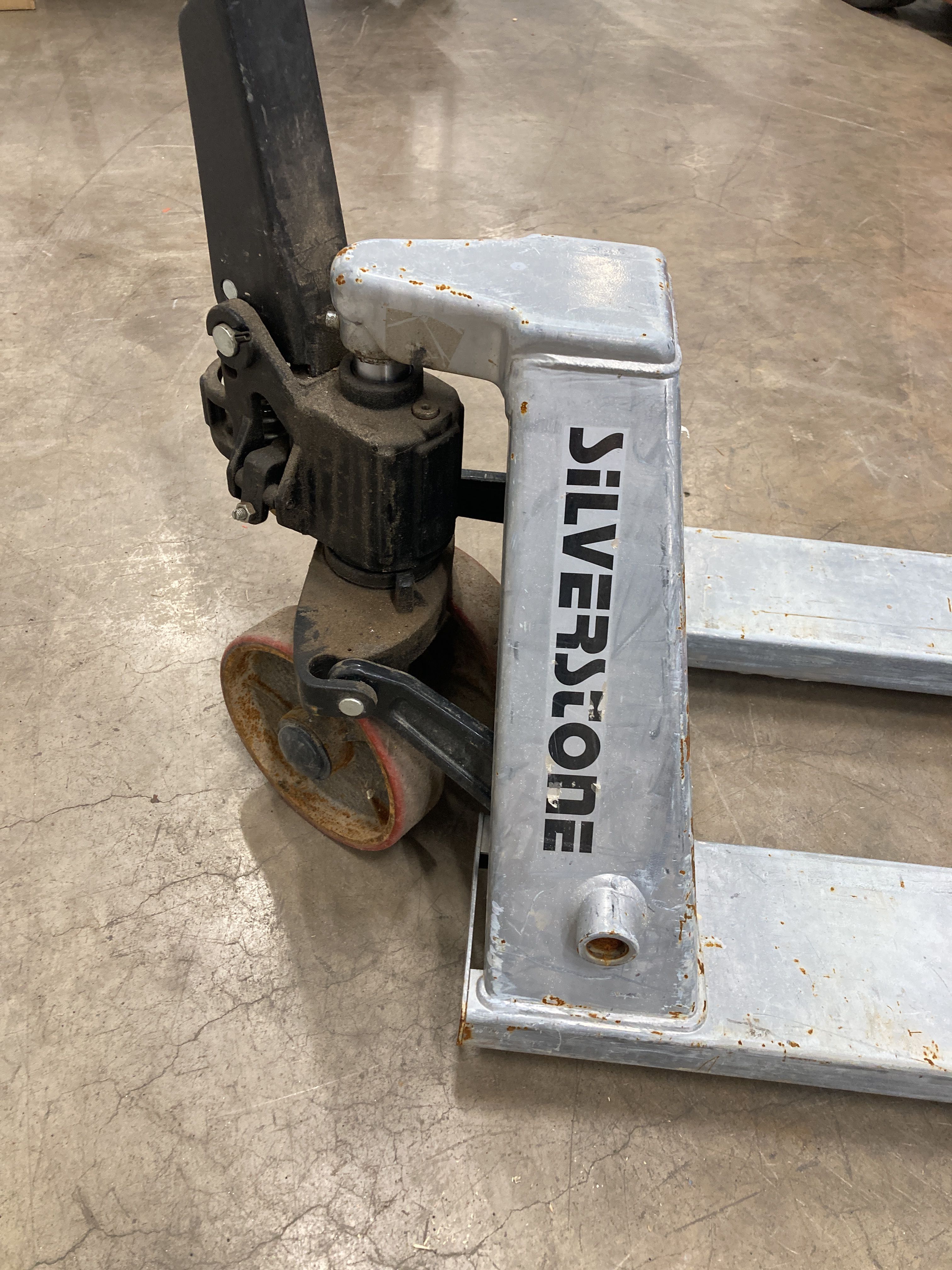 Pallyftare Silverstone 2500 kg - Auktioner online - Nätauktioner ...