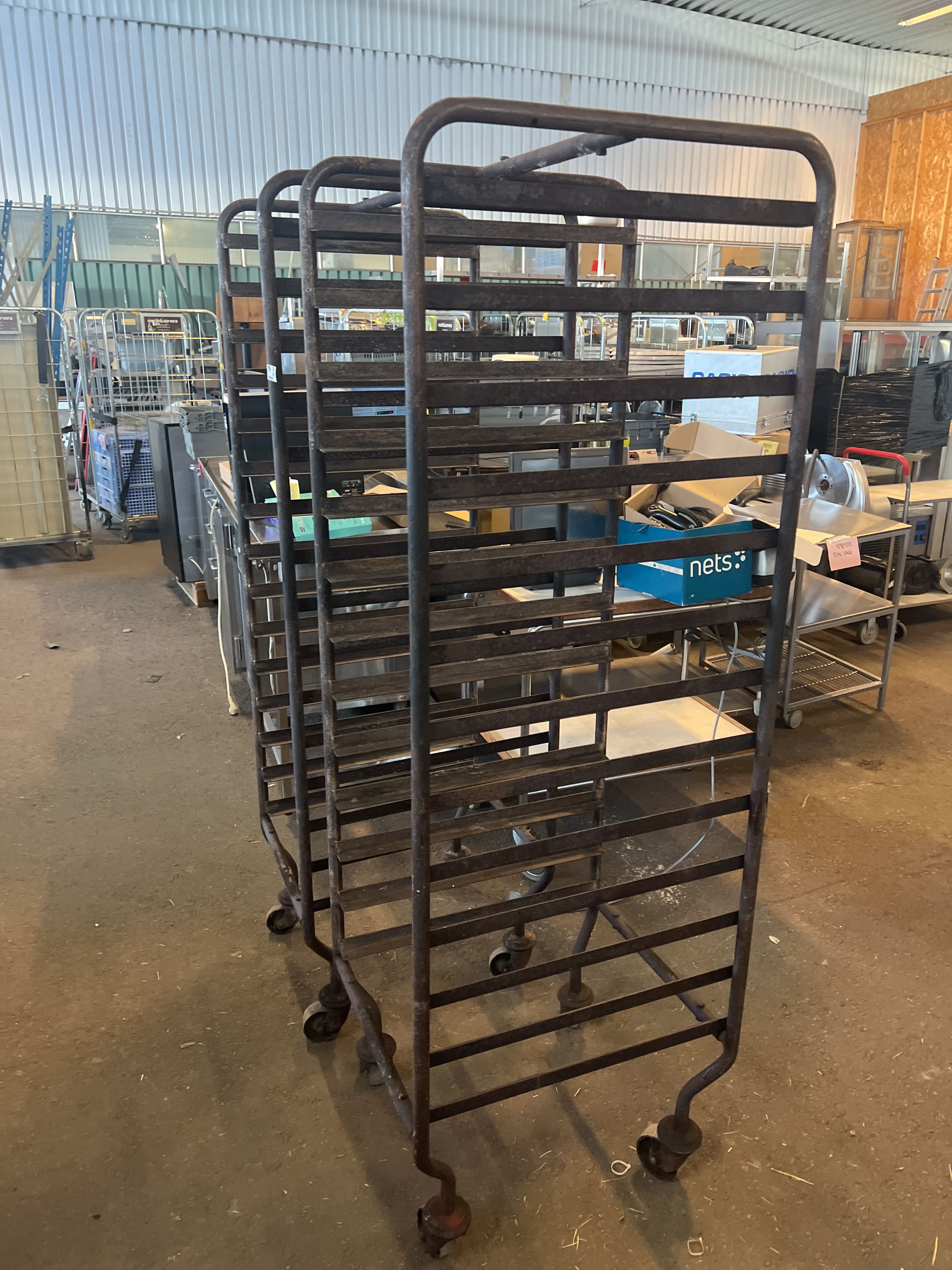 2 bakery trolleys for 45x60 sheets - PS Auction - We value the future ...