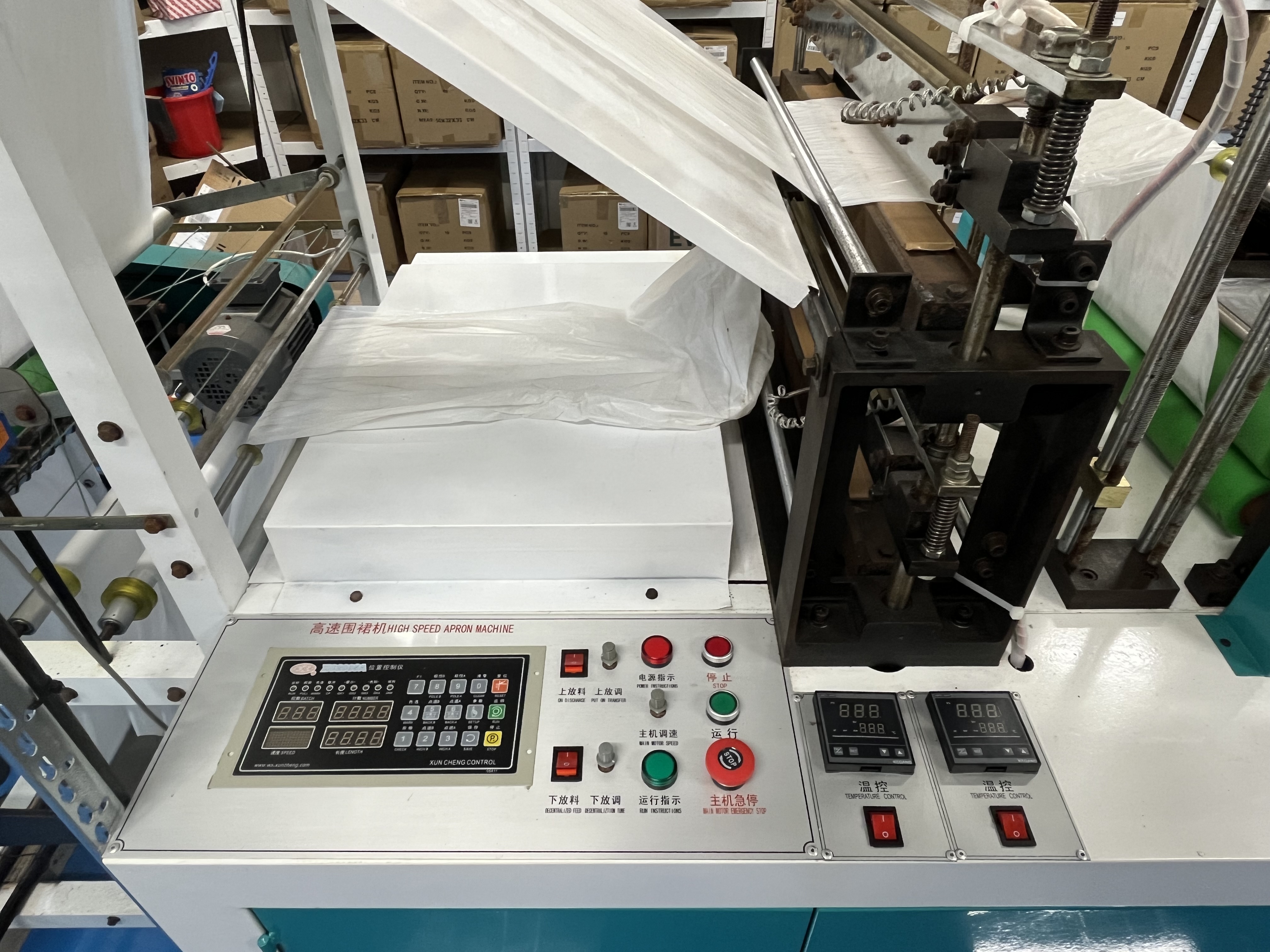 Tillverkningsmaskin plastförkläden, Paragon Machine - Auktioner online ...