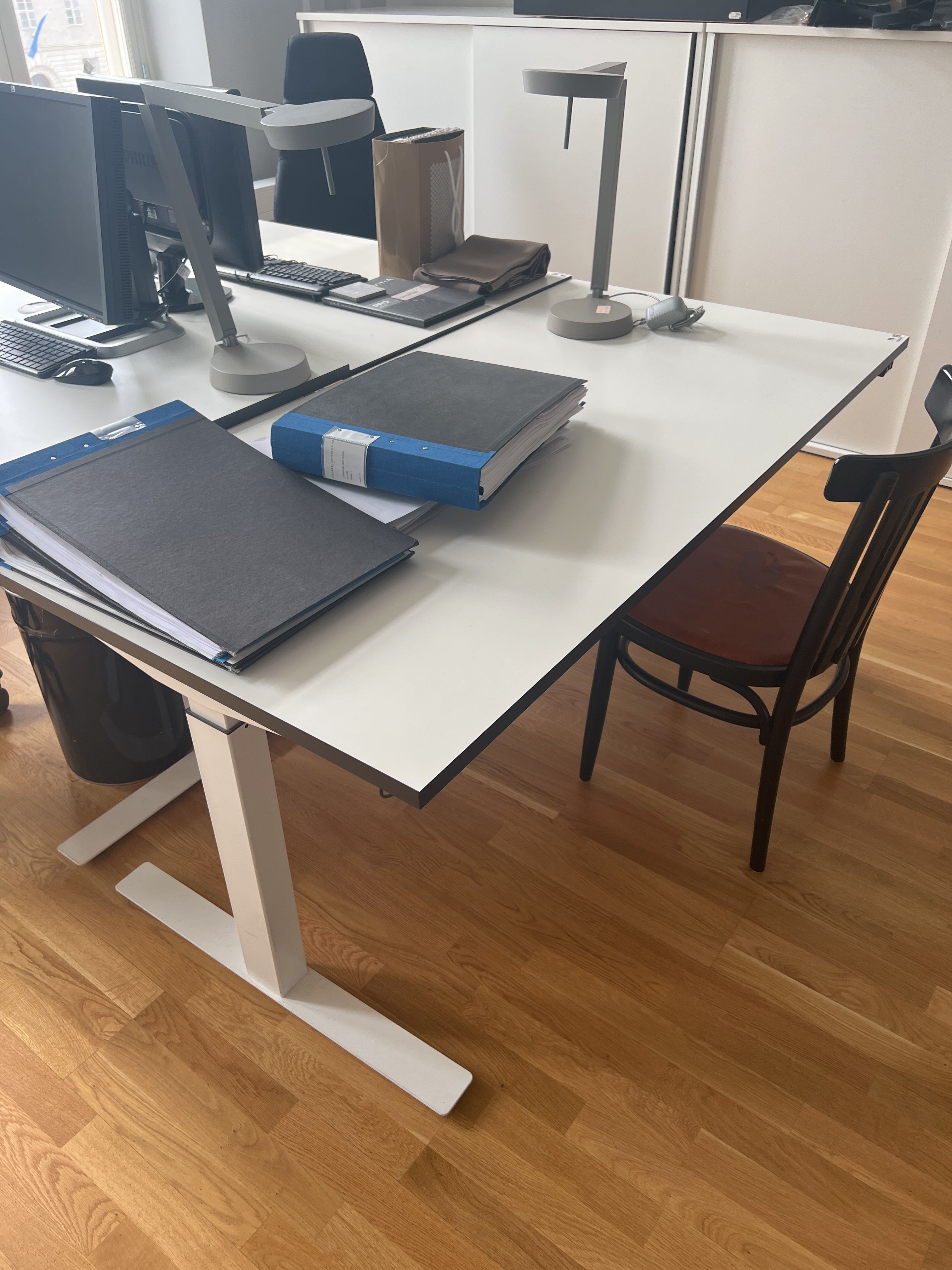 Raised and lowerable desk - PS Auction - We value the future - Largest ...