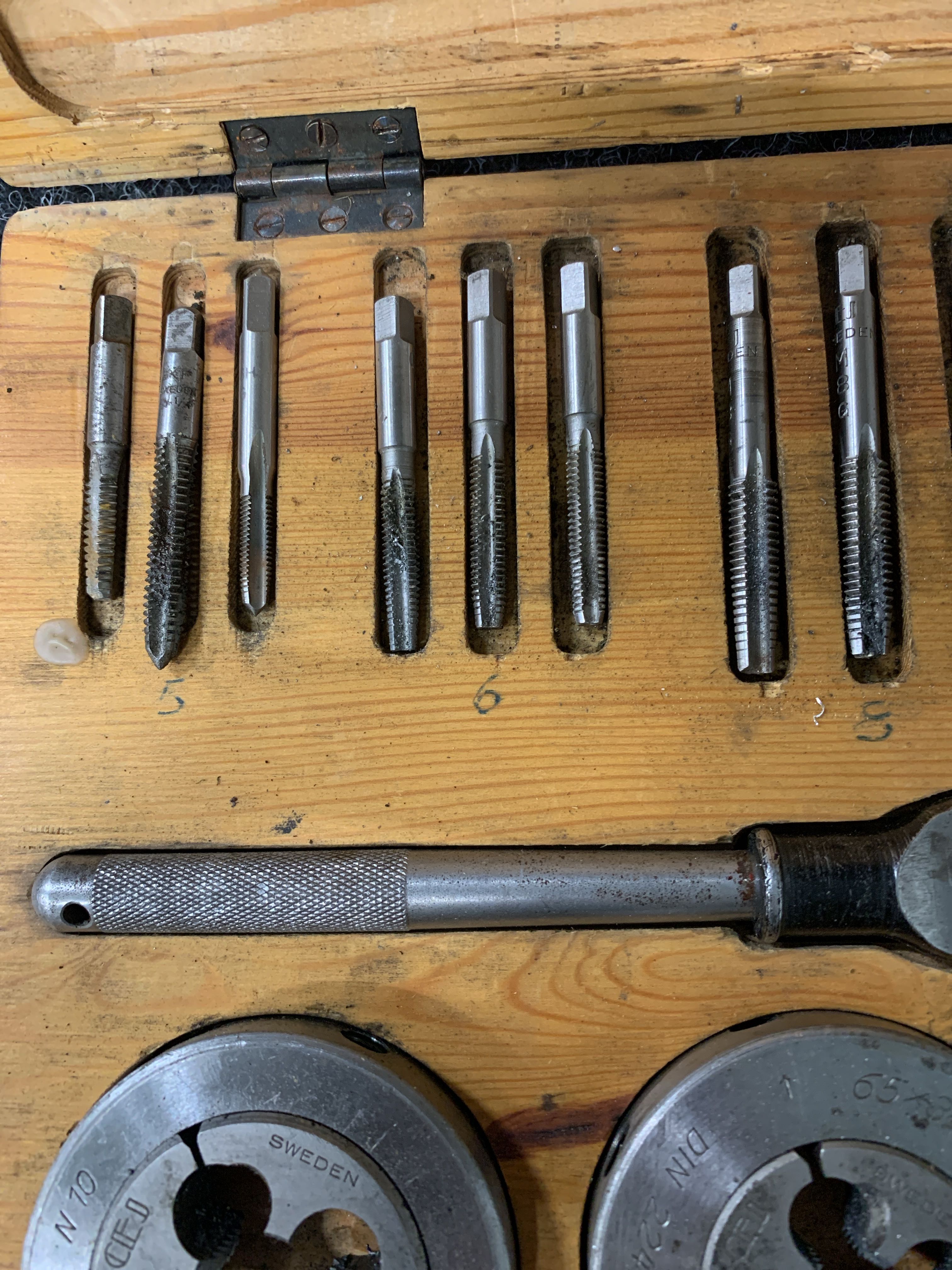Taps, threads and thread holders - PS Auction - We value the future ...