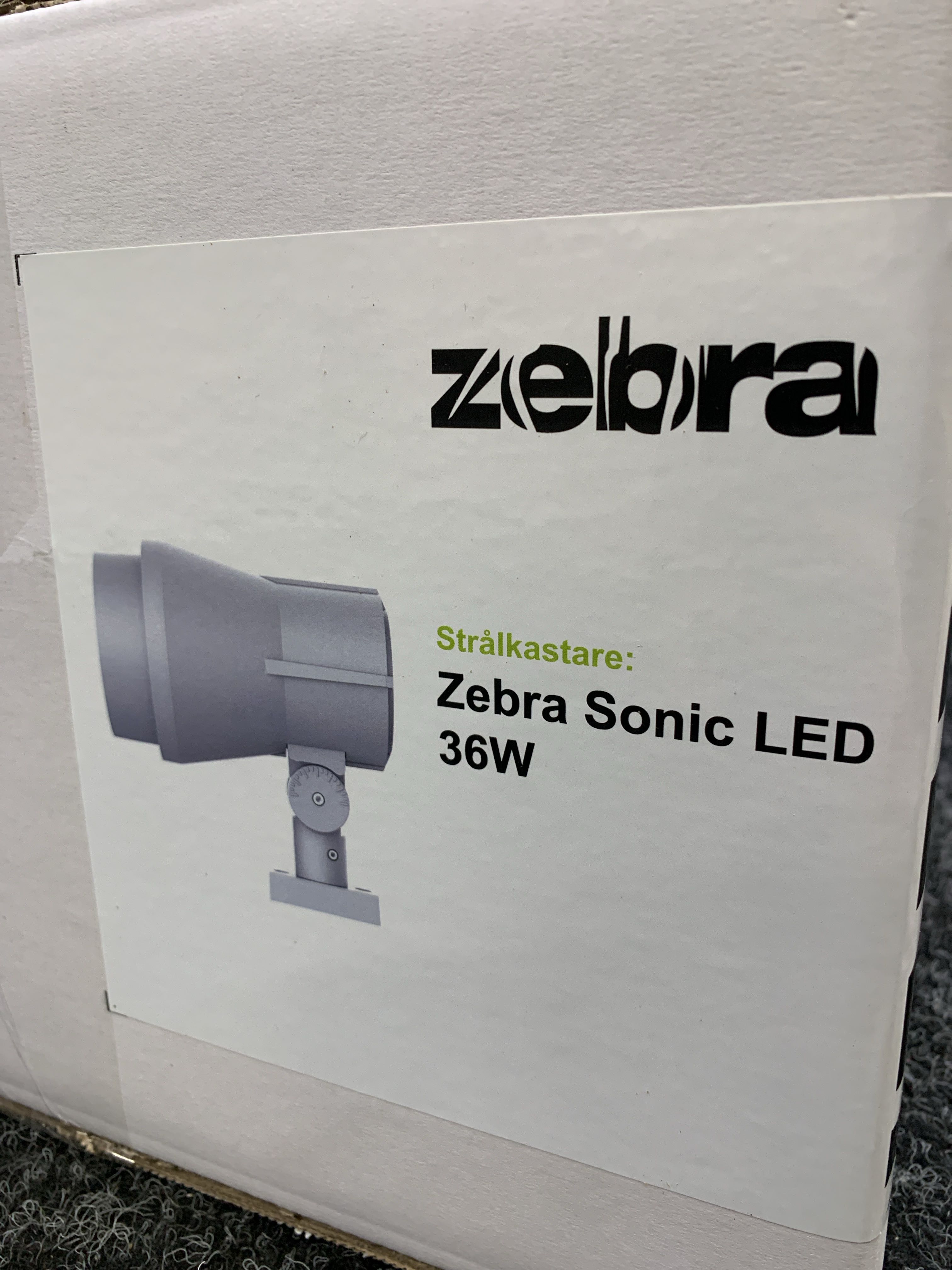 Strålkastare Zebra Sonic LED 36W 3000K Silver - Auktioner online ...