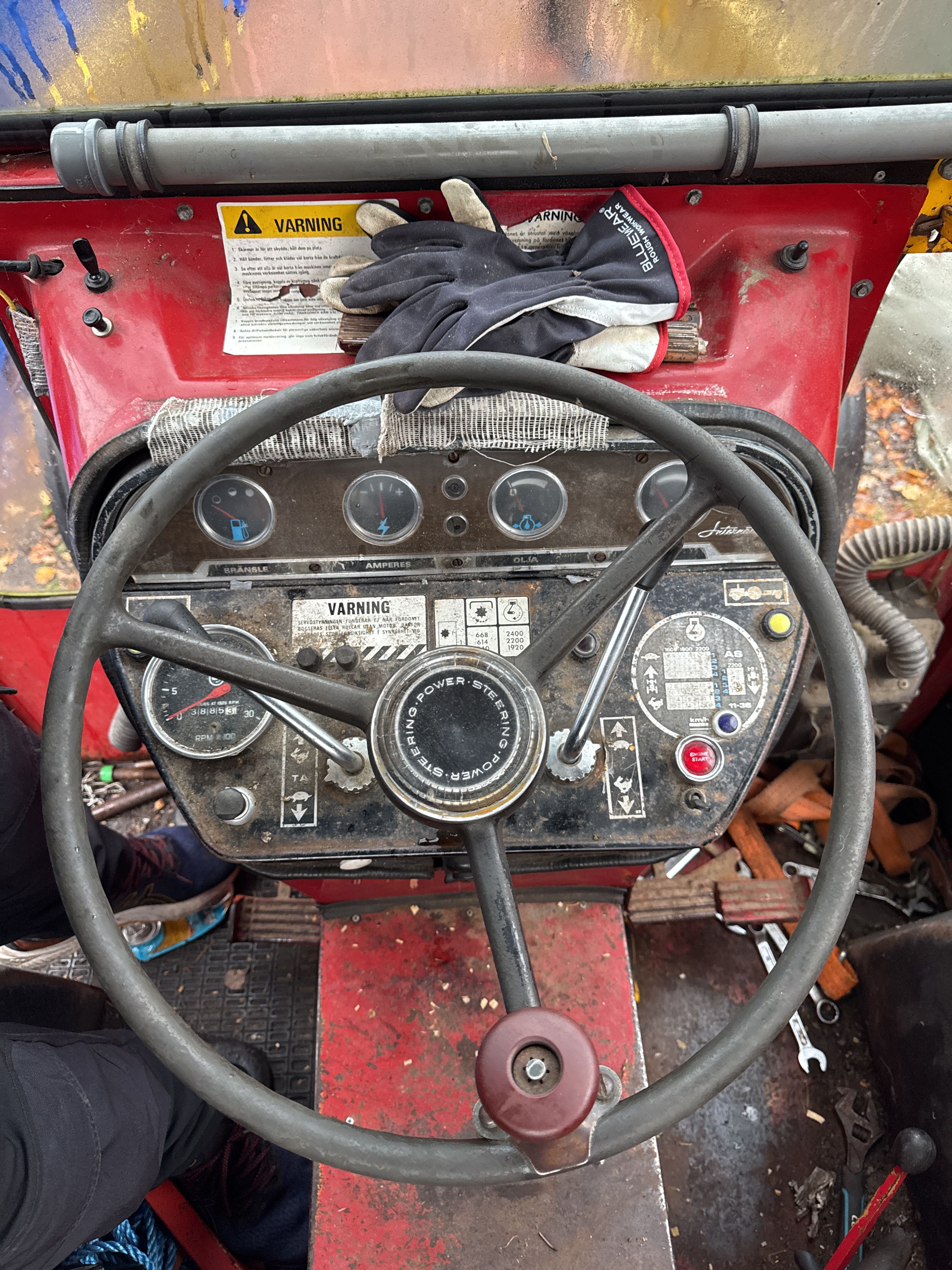 Traktor med TRIMA 800 lastare och gafflar HWO912 - INTERNATIONAL 475 TA ...