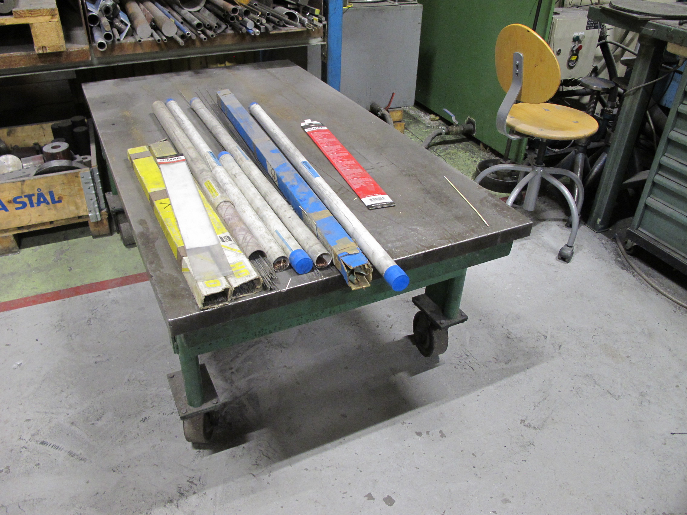 Steel table on wheels/straightening table - PS Auction - We value the ...