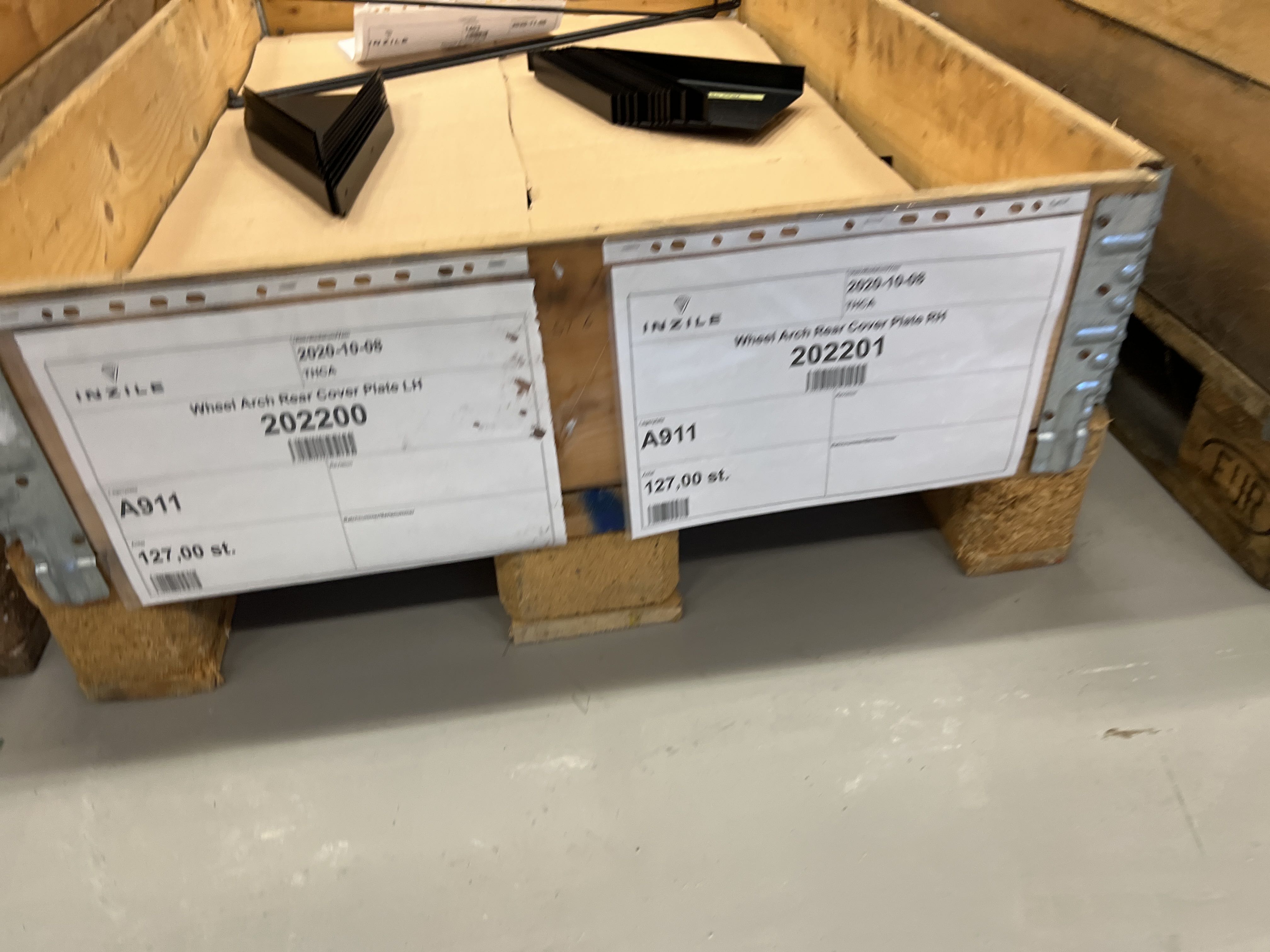 13 pallets with various vehicle details - PS Auction - We value the ...