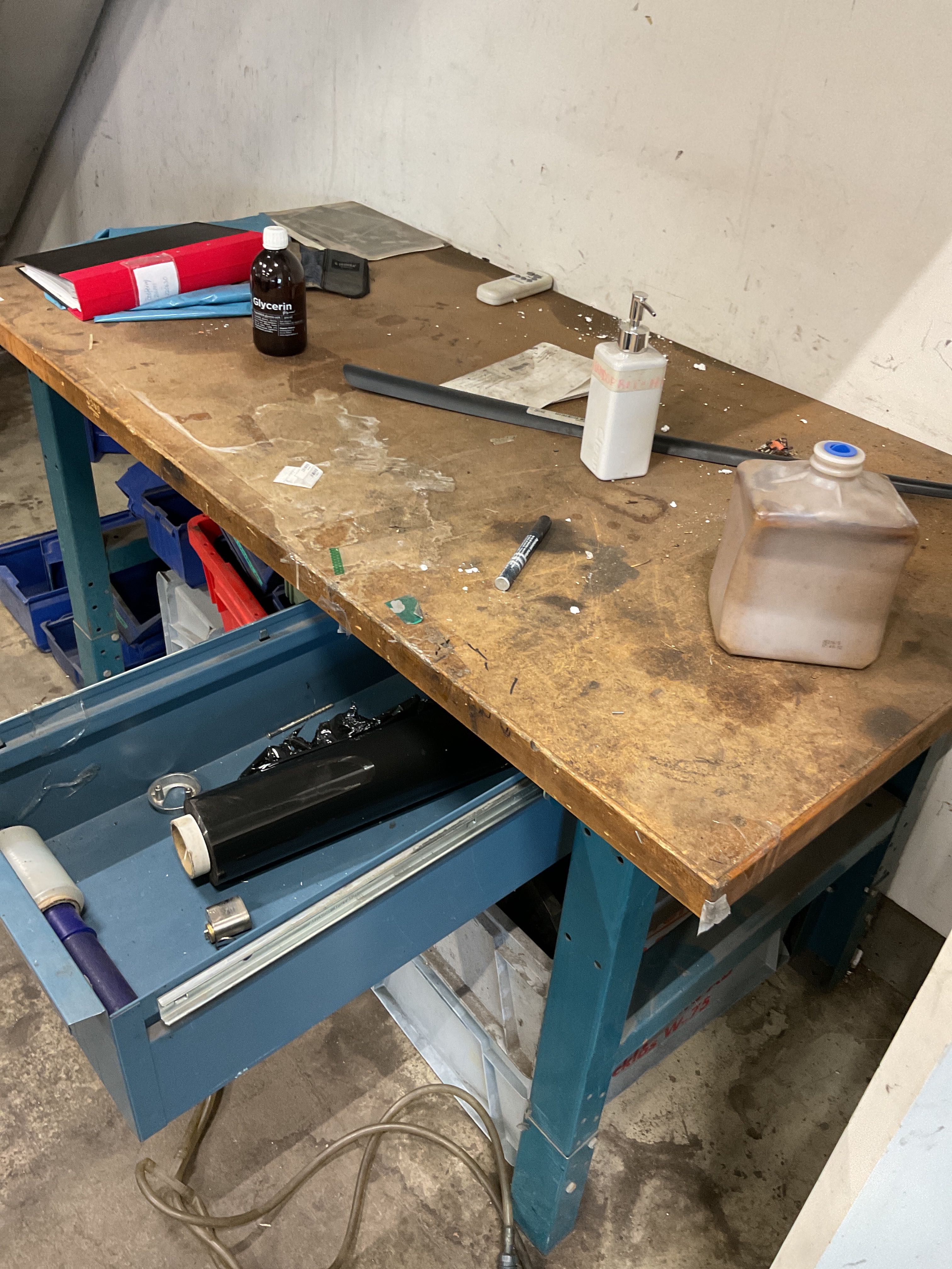 Workbench with various plastic drawers - PS Auction - We value the ...