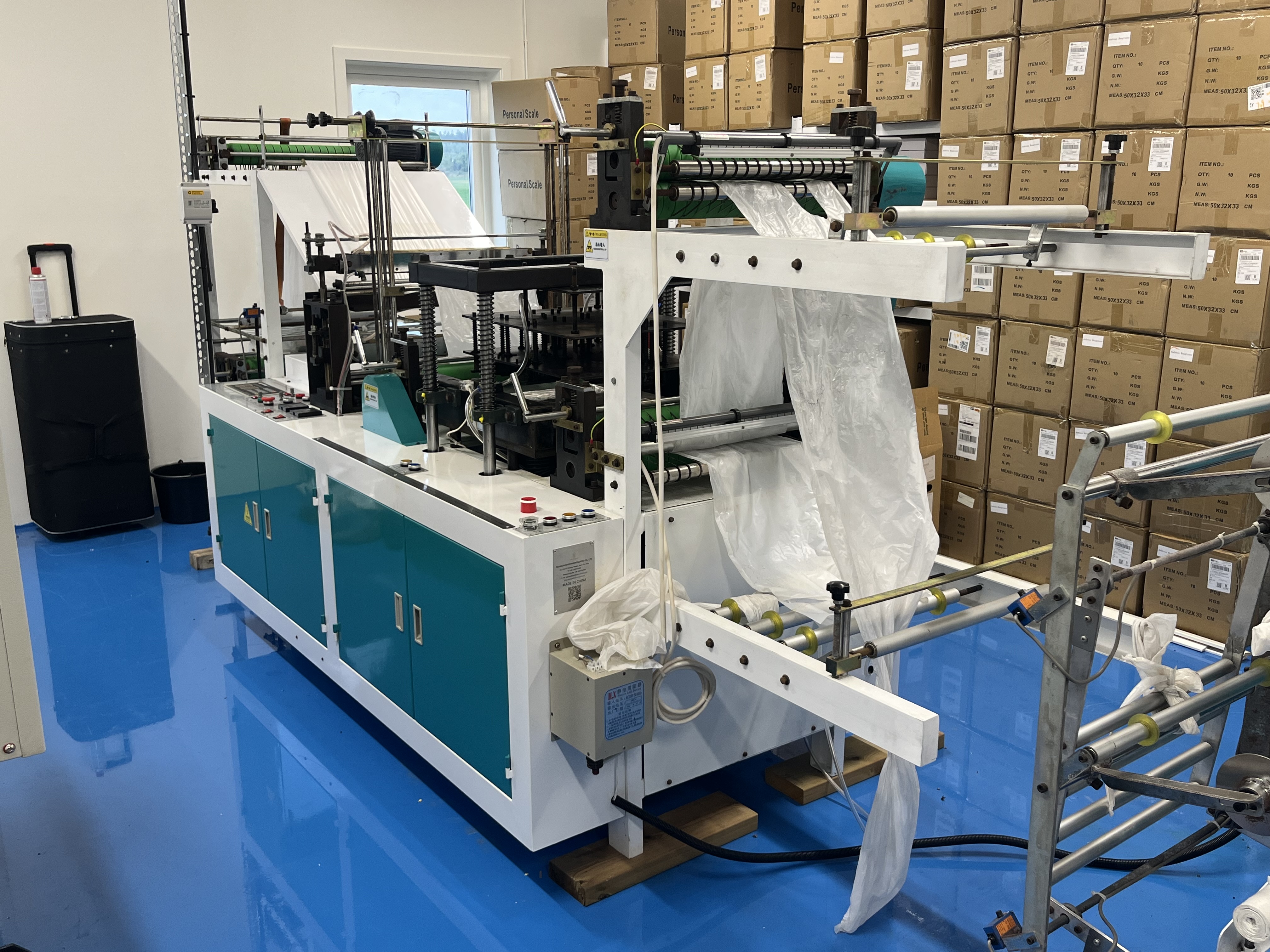 Plastic apron manufacturing machine, Paragon Machine - PS Auction - We ...