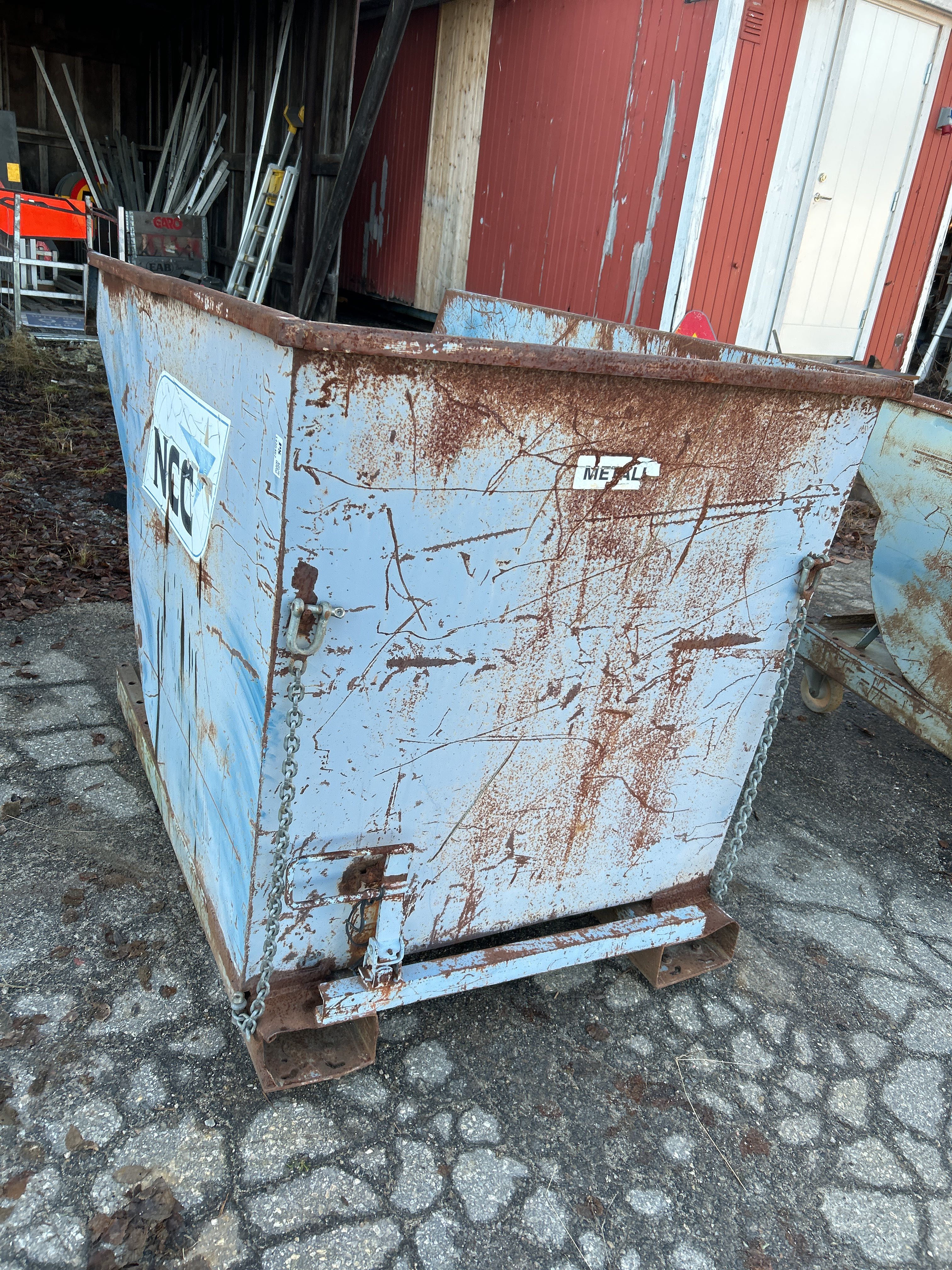Tipping container with fork passage - PS Auction - We value the future ...