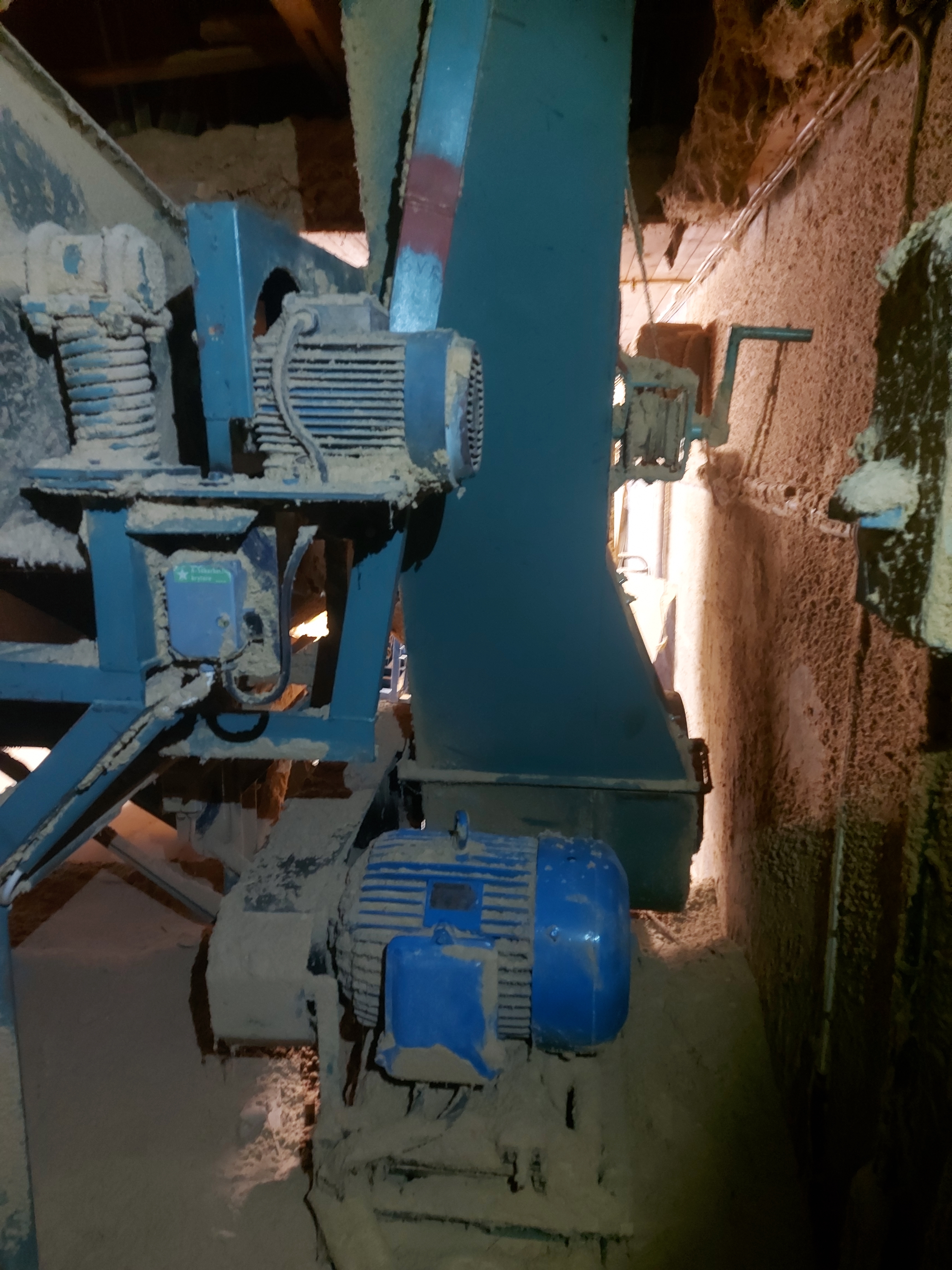 ERJO flishugg typ 202 med komplett anläggning – 30 kW motor, flissåll ...