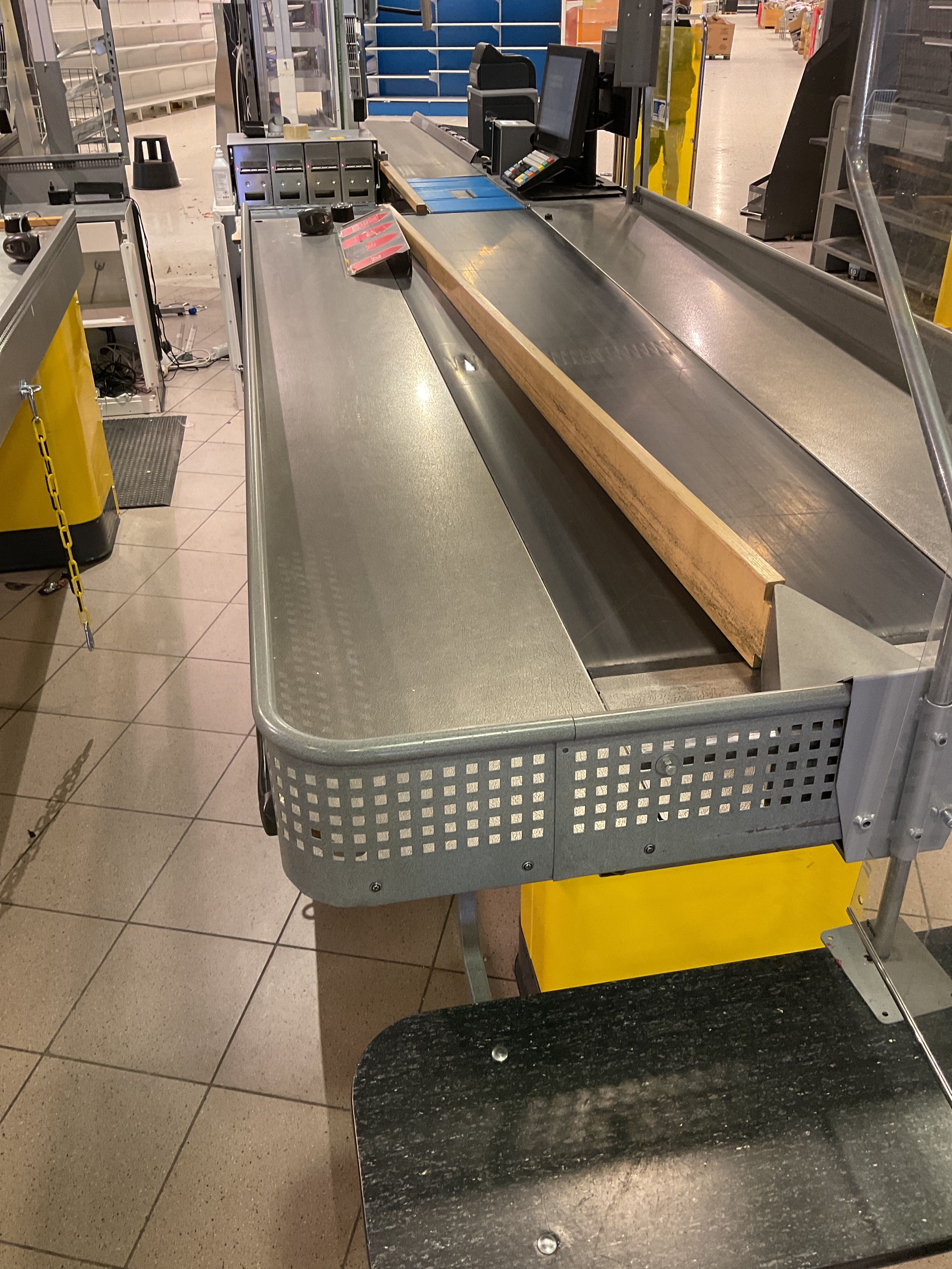 Cash desk with conveyor belt - PS Auction - We value the future ...