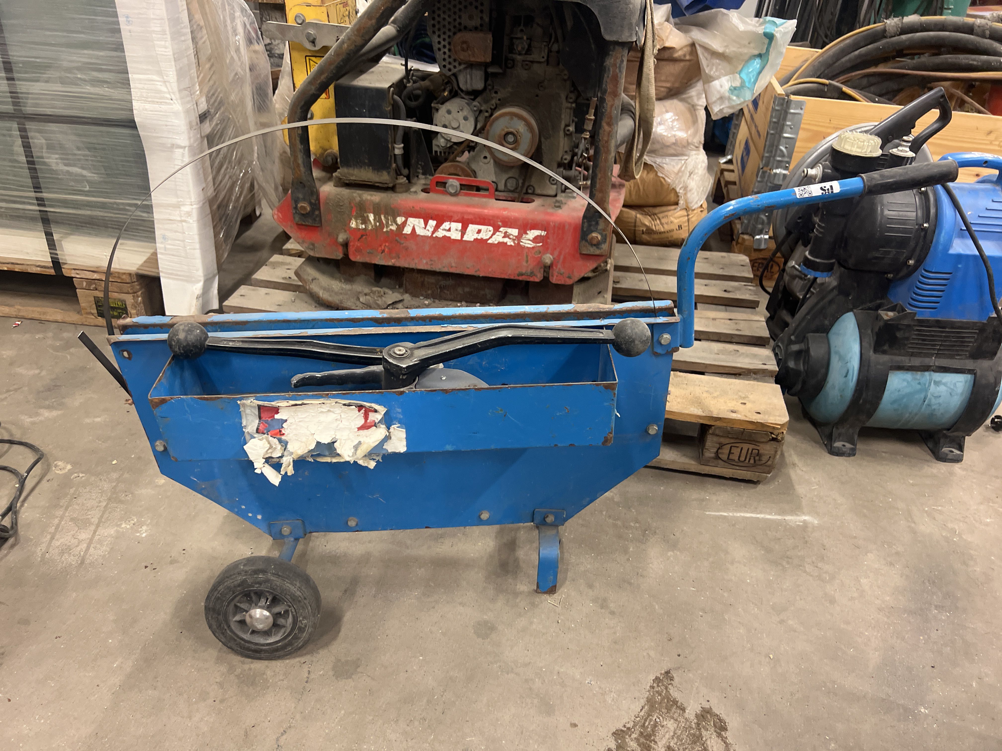 Pallet strapping trolley with tensioner - Cyklop - PS Auction - We ...