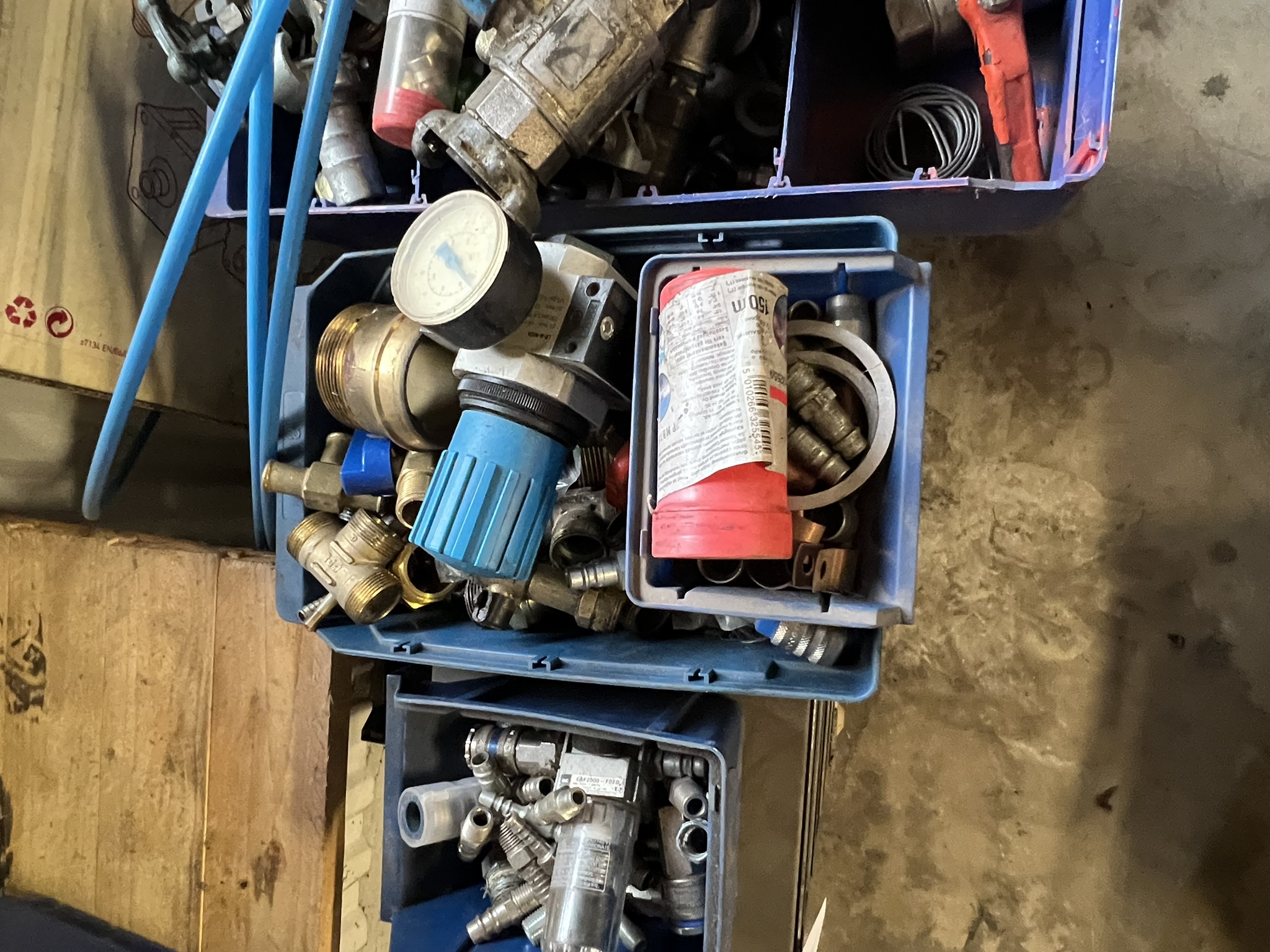 Assortment shelf with contents - PS Auction - We value the future ...