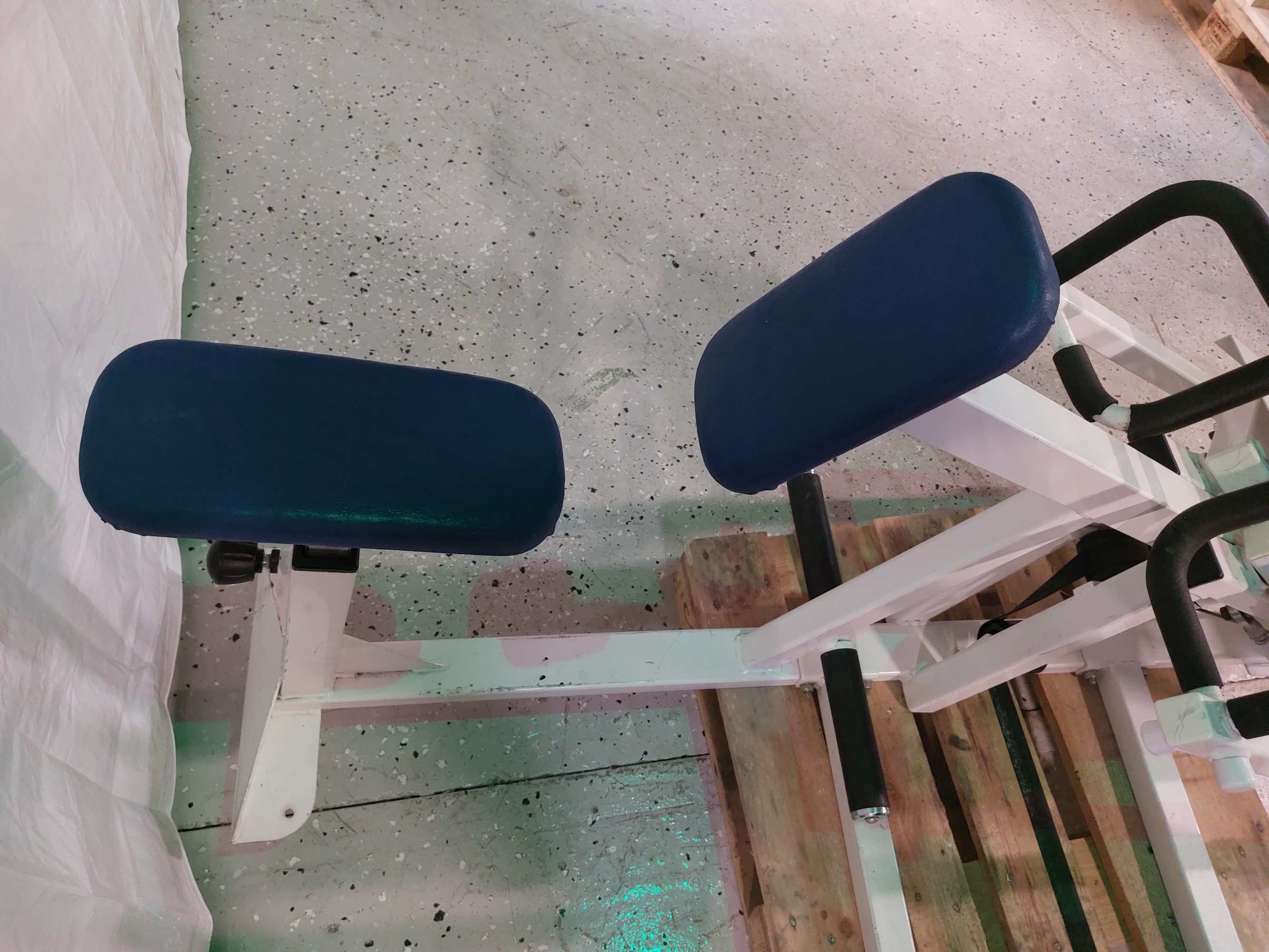 Seated rowing with chest support Curve CL Fitness - PS Auction - We ...