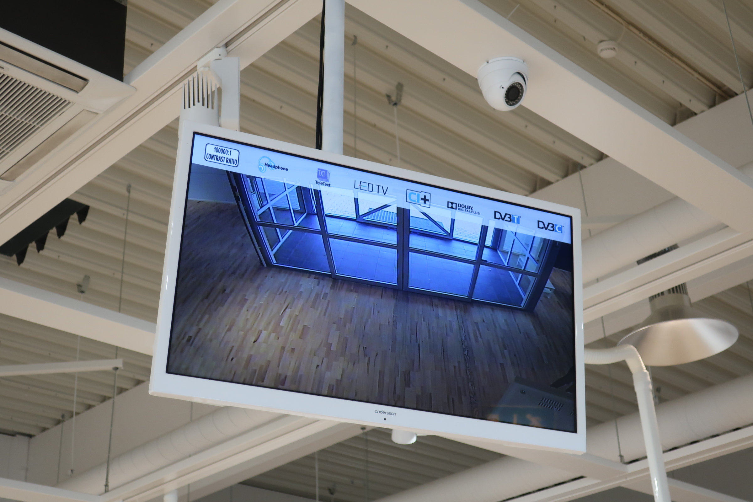 Monitoring system, QVIS, 12 cameras, base unit and screen - PS Auction ...