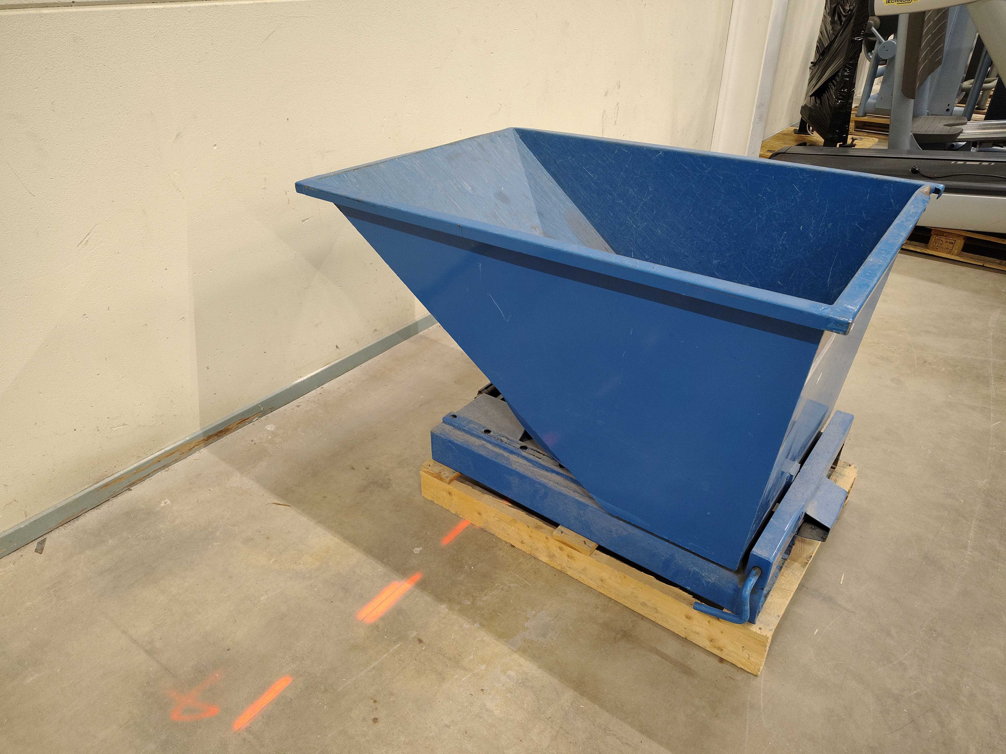 Tipping container – Runelandhs, self-tipping steel container - PS ...