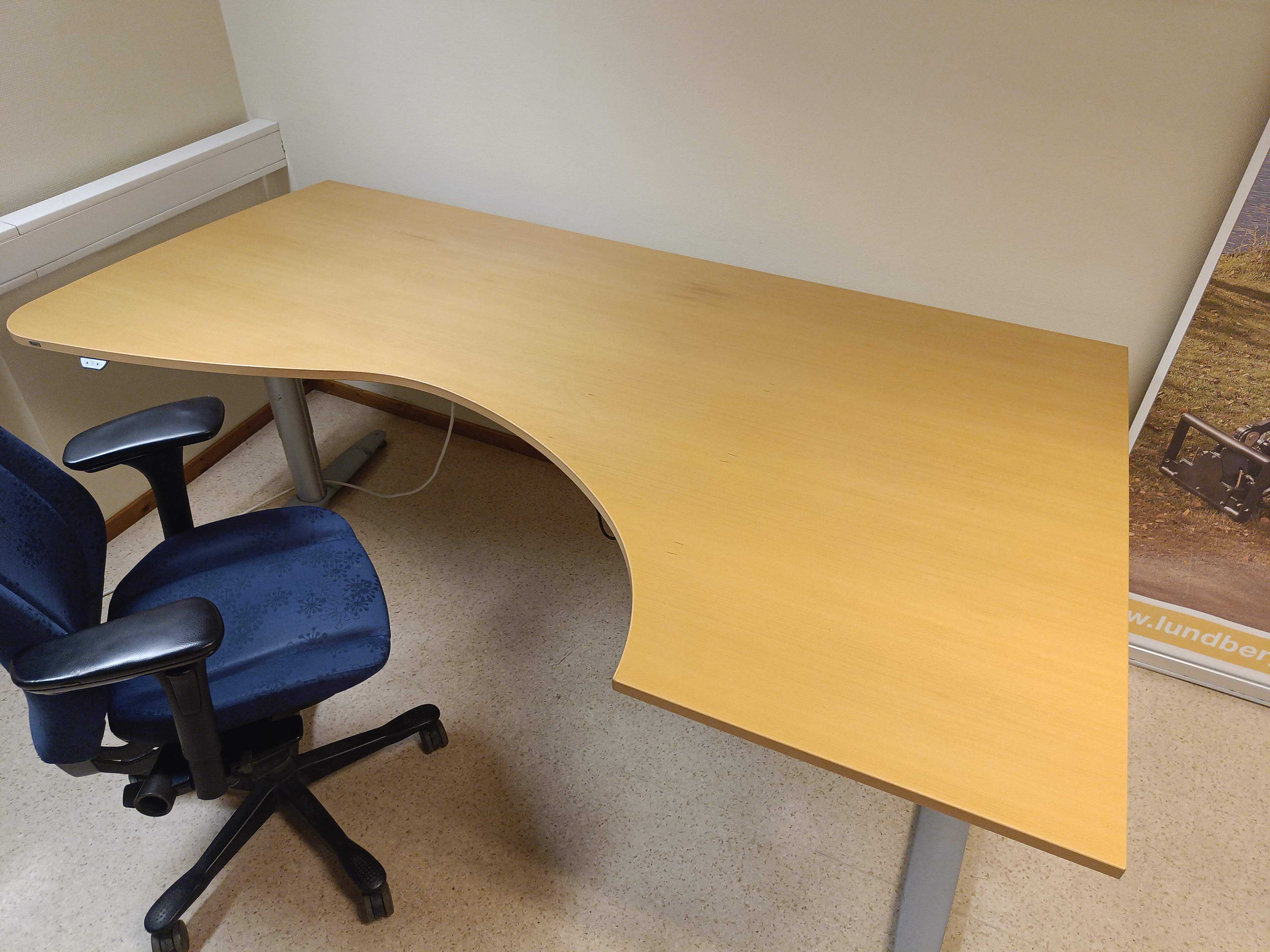 Raised and lowerable desk with office chair - PS Auction - We value the ...