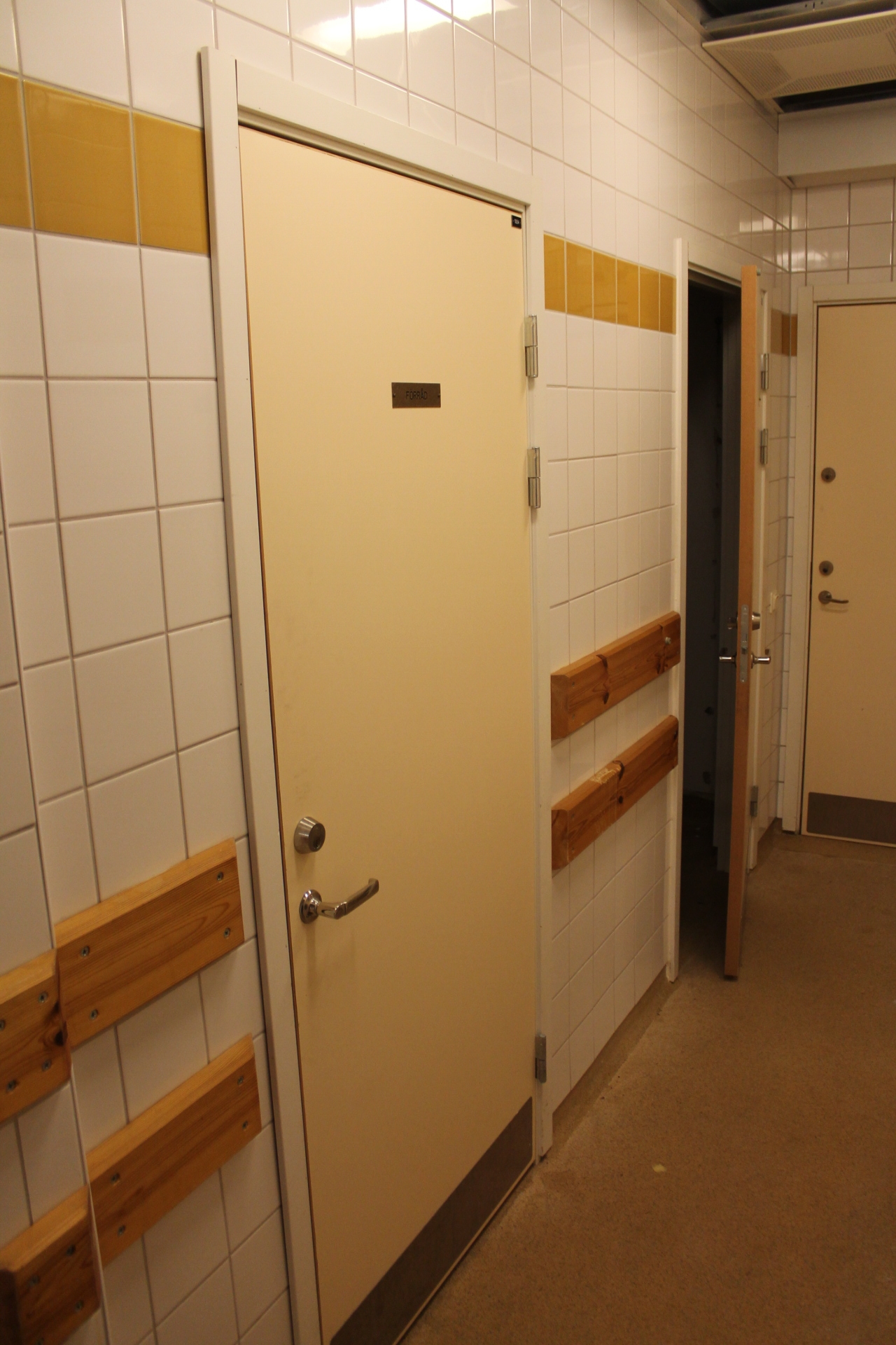 3 wooden interior doors - PS Auction - We value the future - Largest in ...