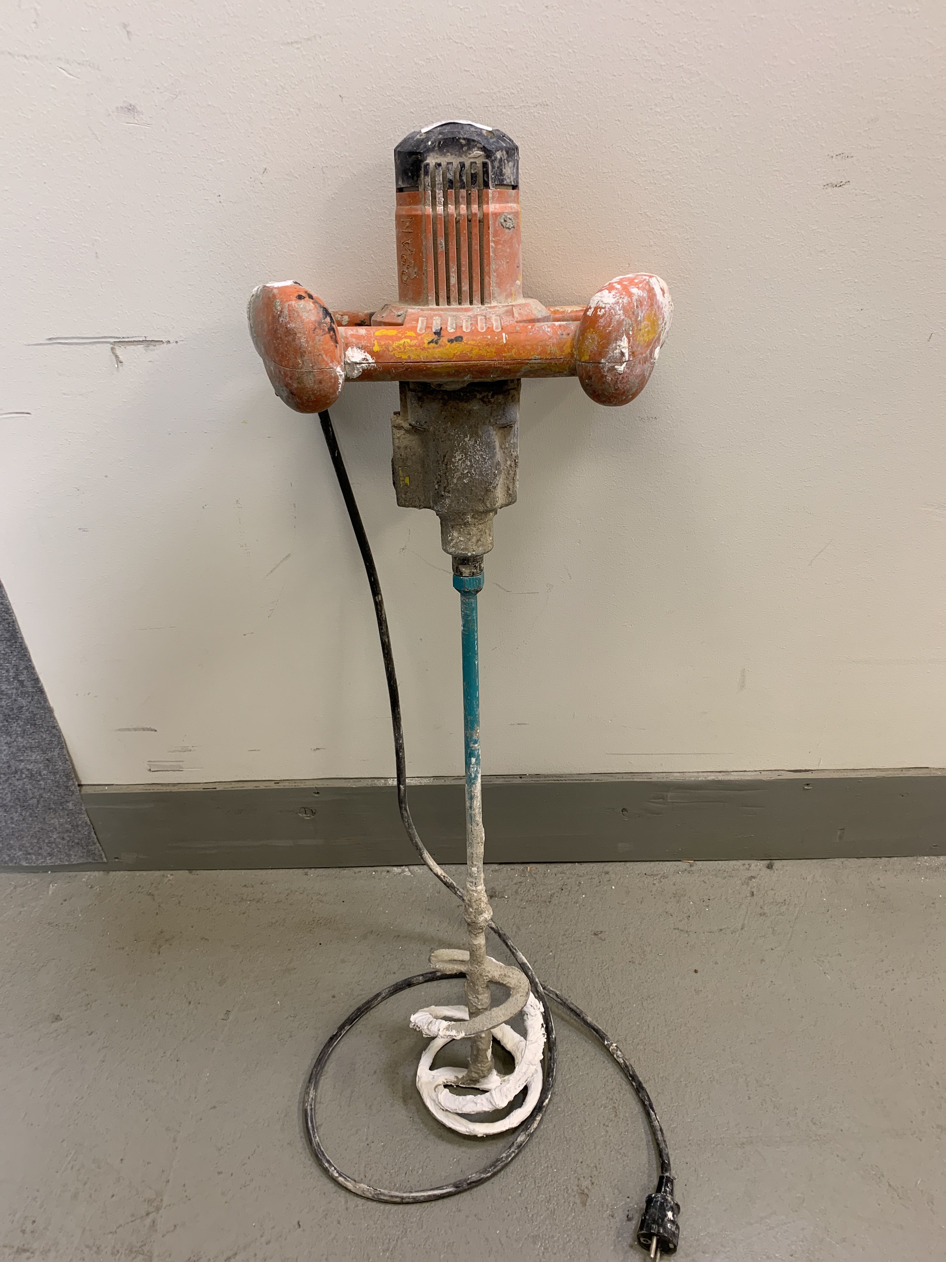 Concrete whisk Toolson - PS Auction - We value the future - Largest in ...