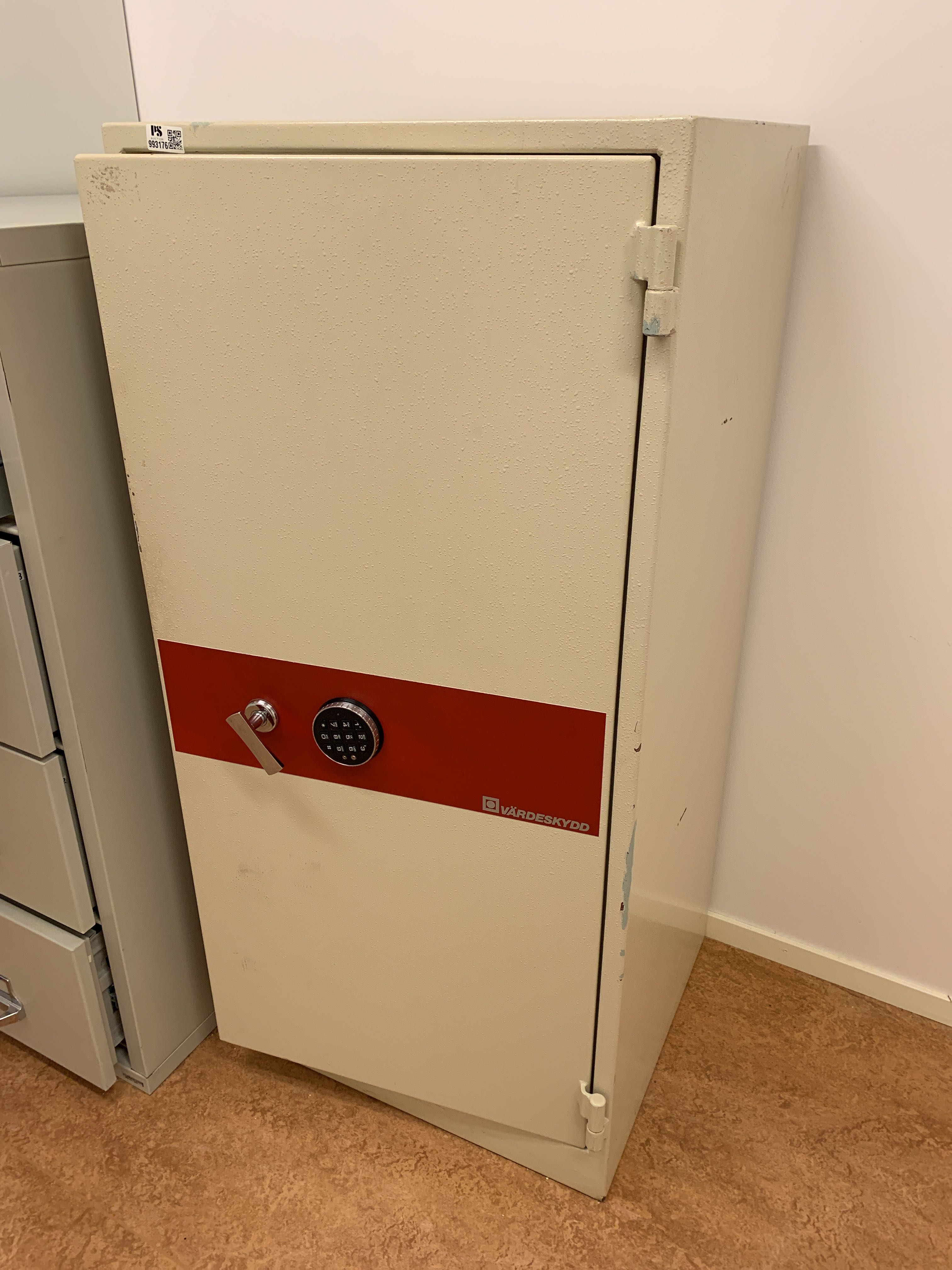Safe with digital lock Valuable protection - PS Auction - We value the ...