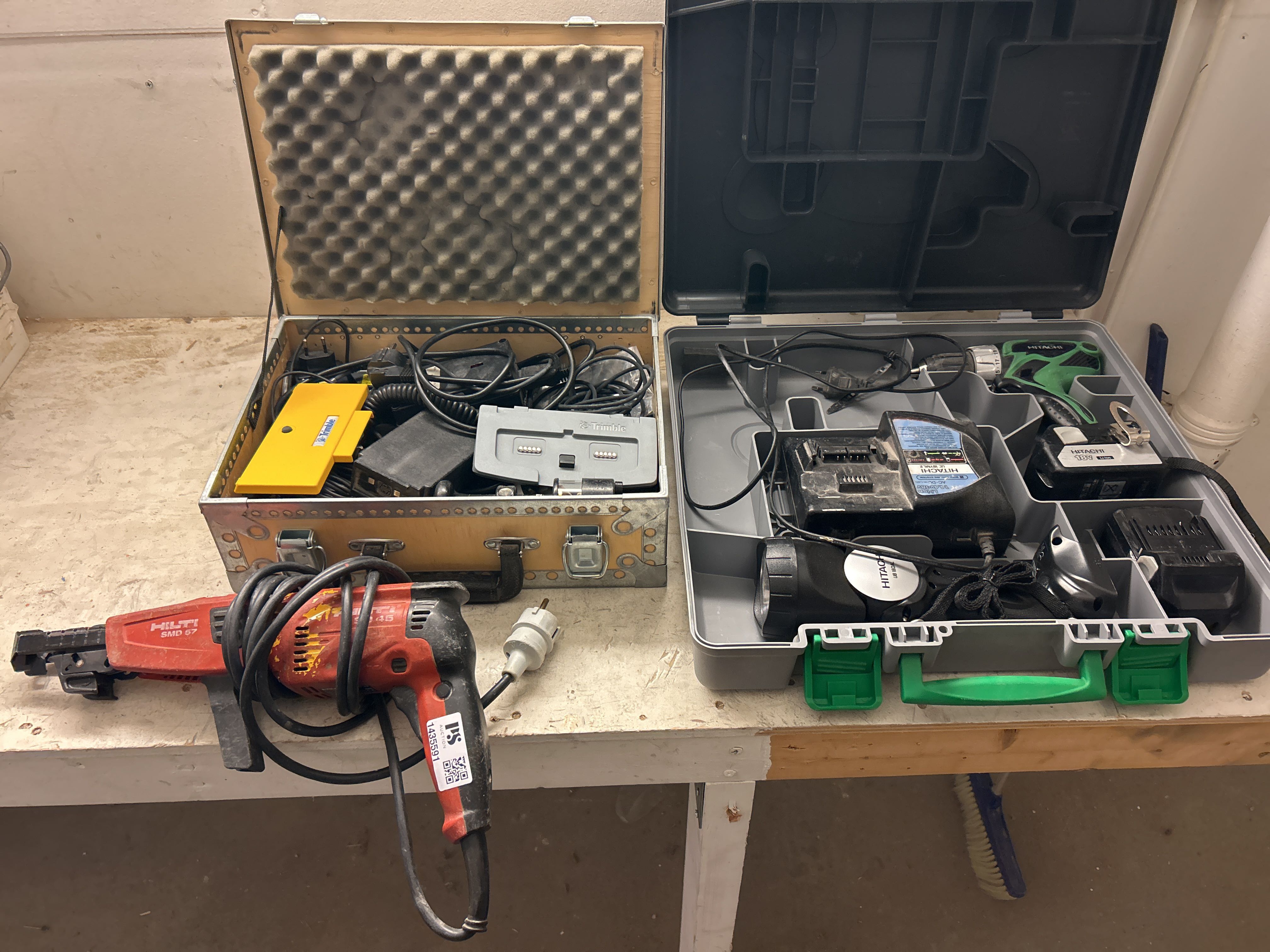 Measuring equipment and power tools with accessories - Trimble, Hitachi ...