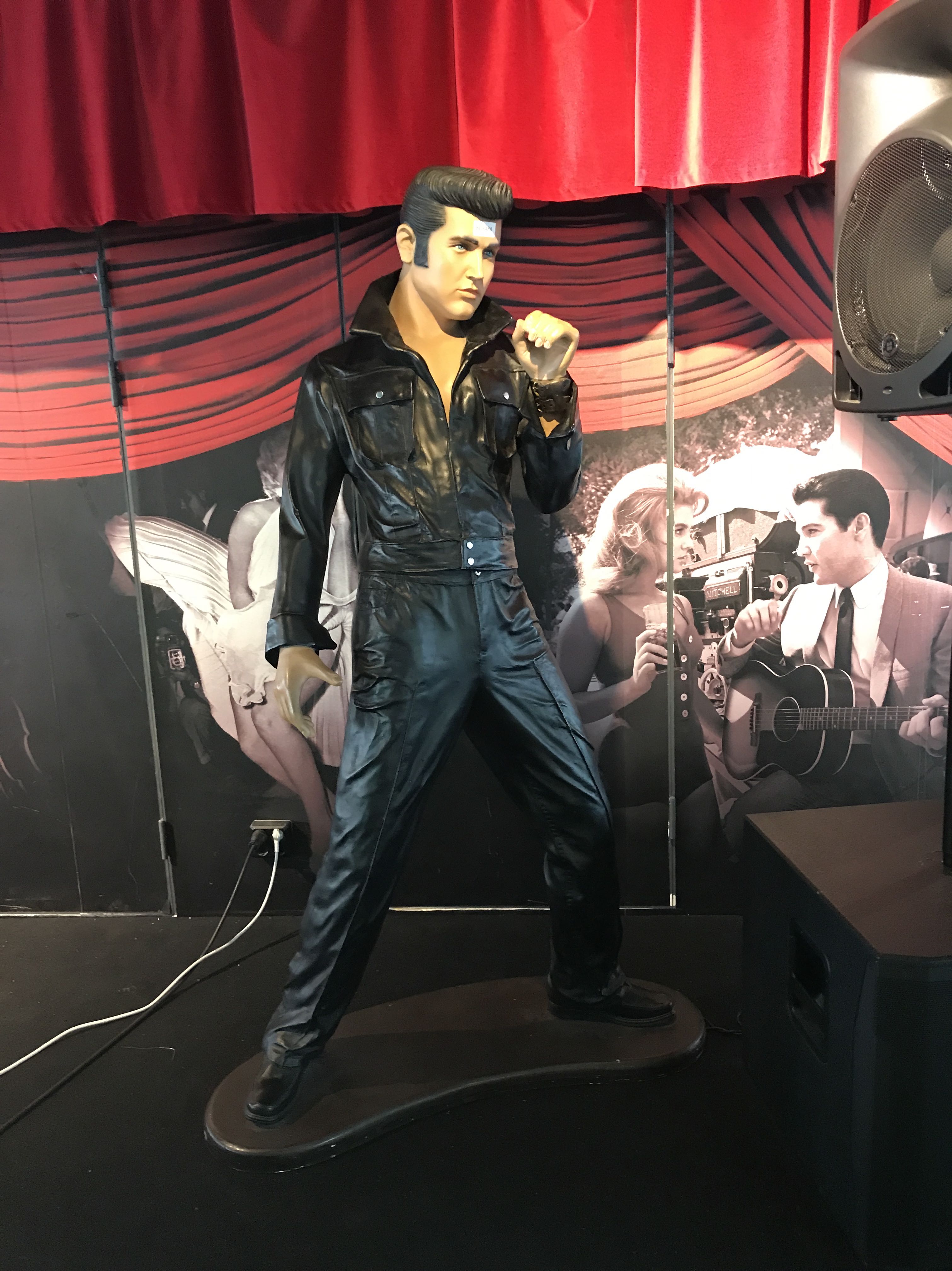 Elvis figure - PS Auction - We value the future - Largest in net auctions