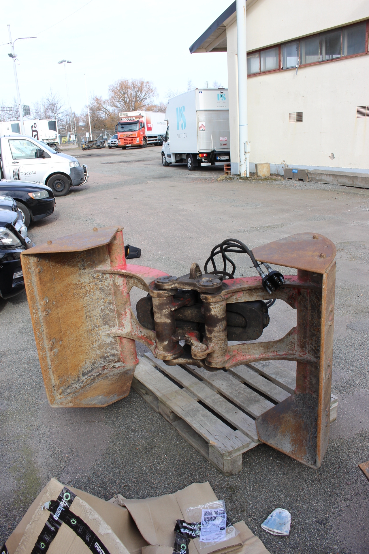 Hydraulic grab bucket with rotator - PS Auction - We value the future ...