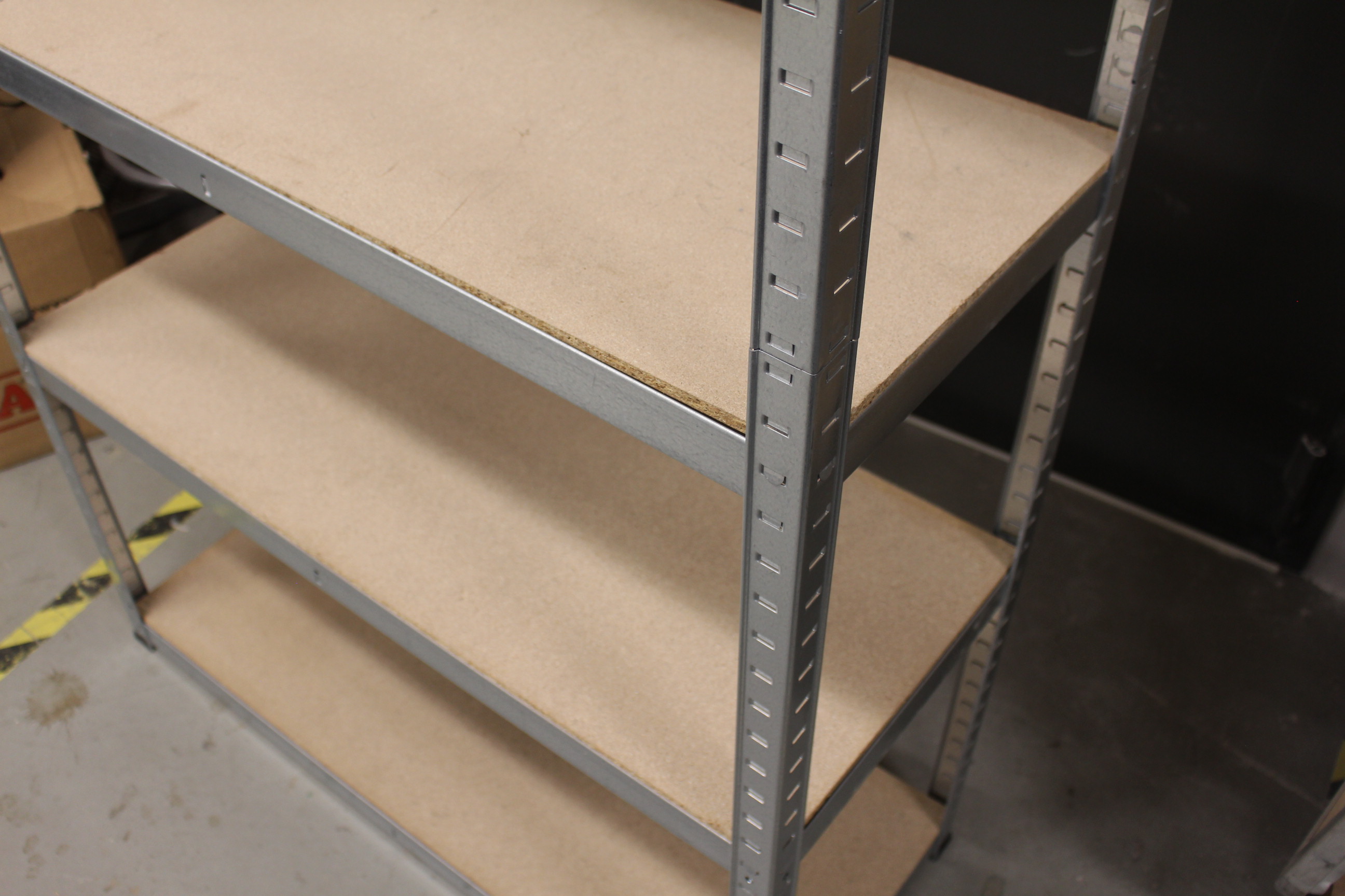 Sheet shelves with wooden shelves 3 pieces - PS Auction - We value the ...