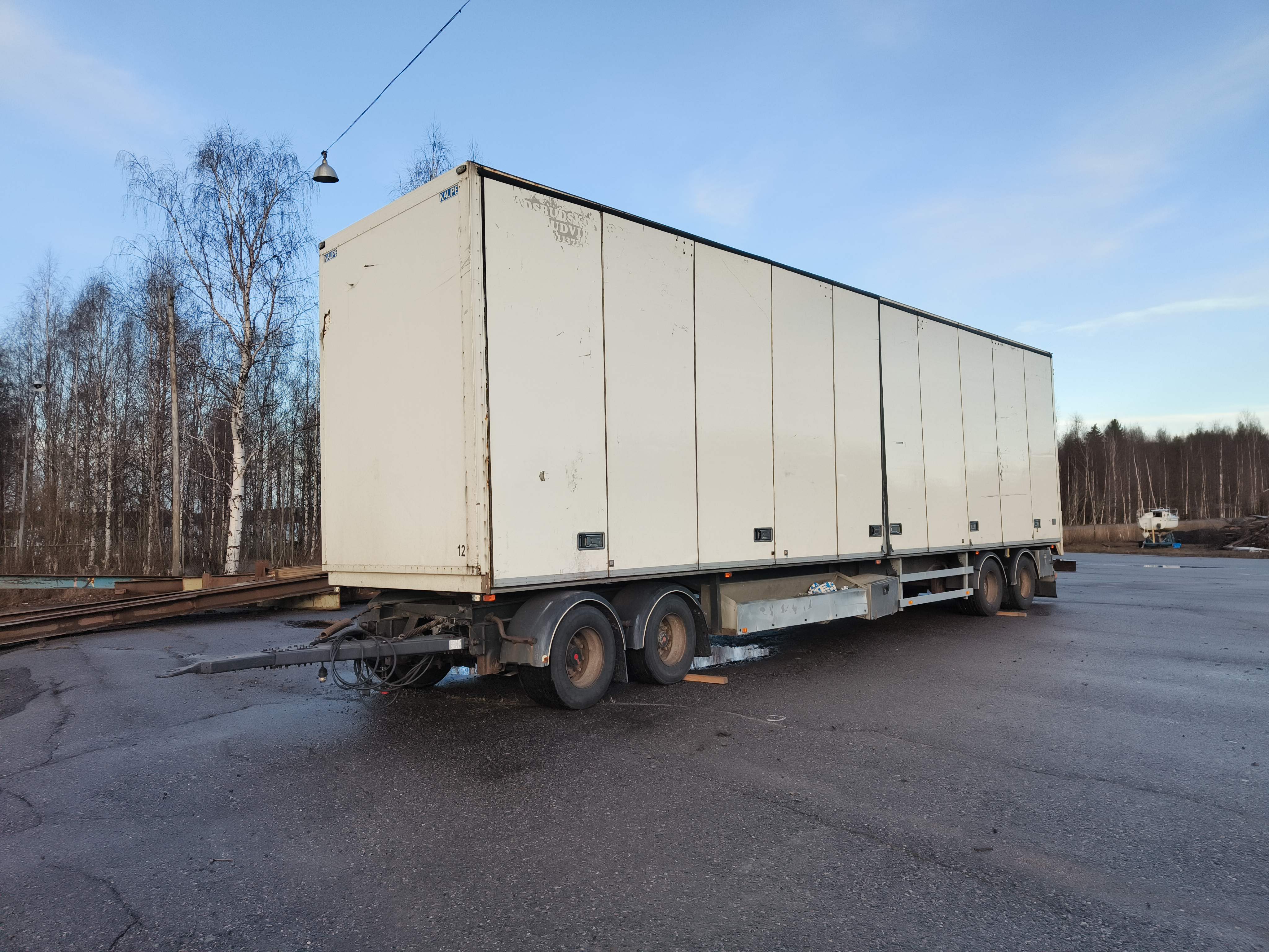 Lastbilssläp Kaupe 4 Utpe125 -2011 Reparationsobjekt - Auktioner online ...