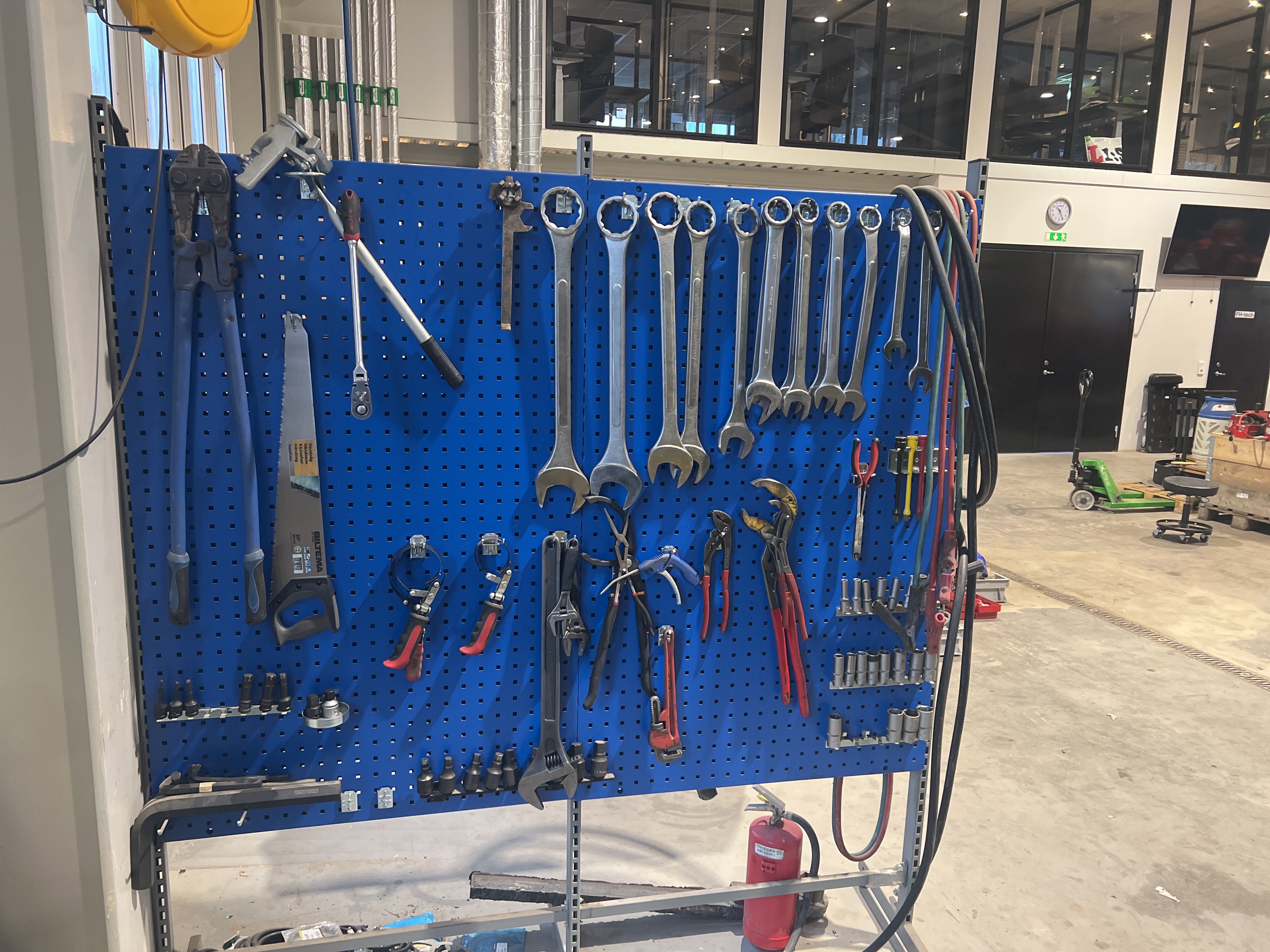 Tool board with large tools - PS Auction - We value the future ...