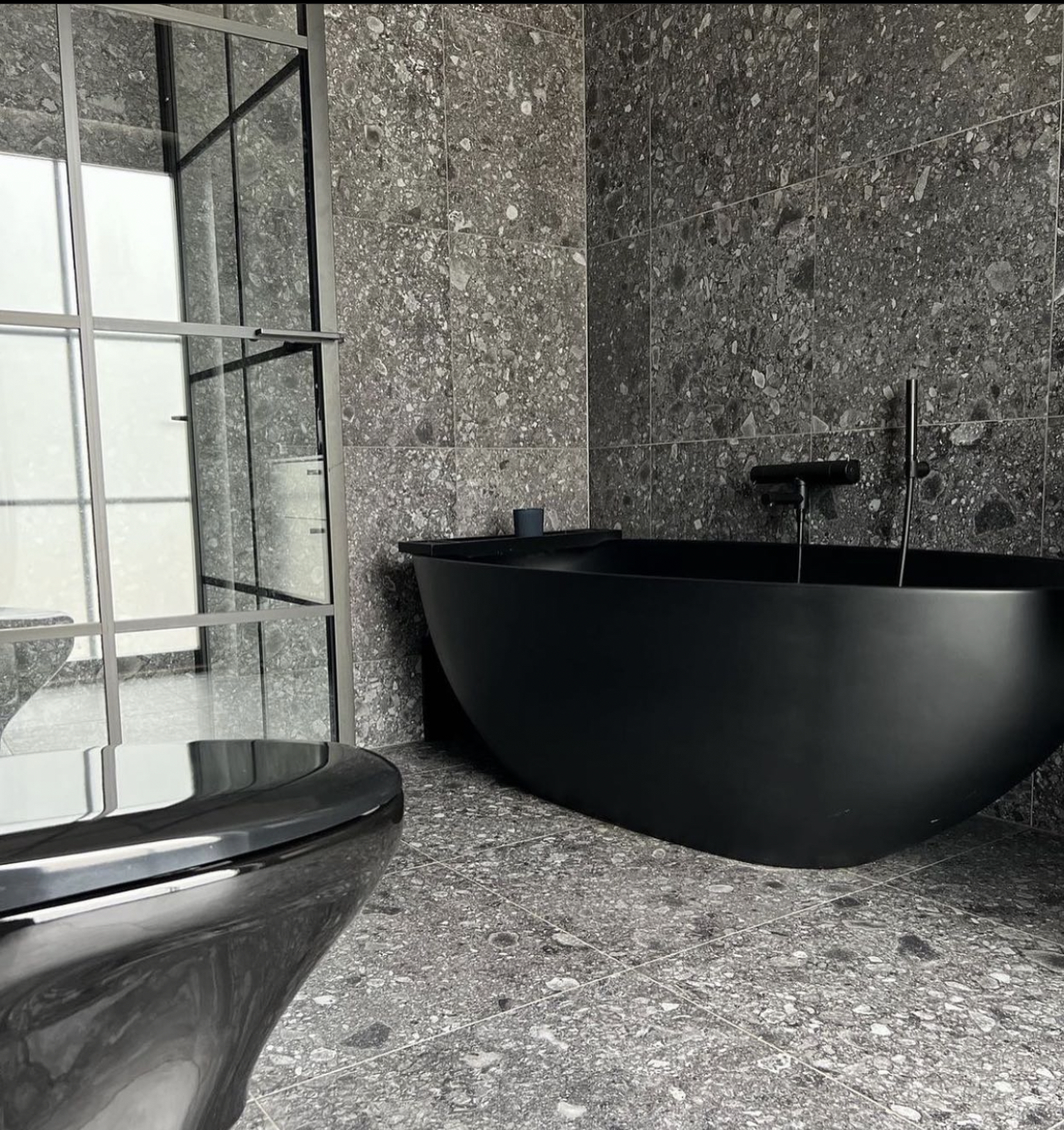 Spanish granite ceramics 50 square meters - PS Auction - We value the ...