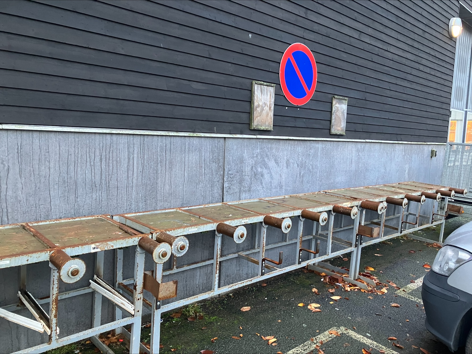 Rebar benches with rollers - Weelu 3pcs - PS Auction - We value the ...