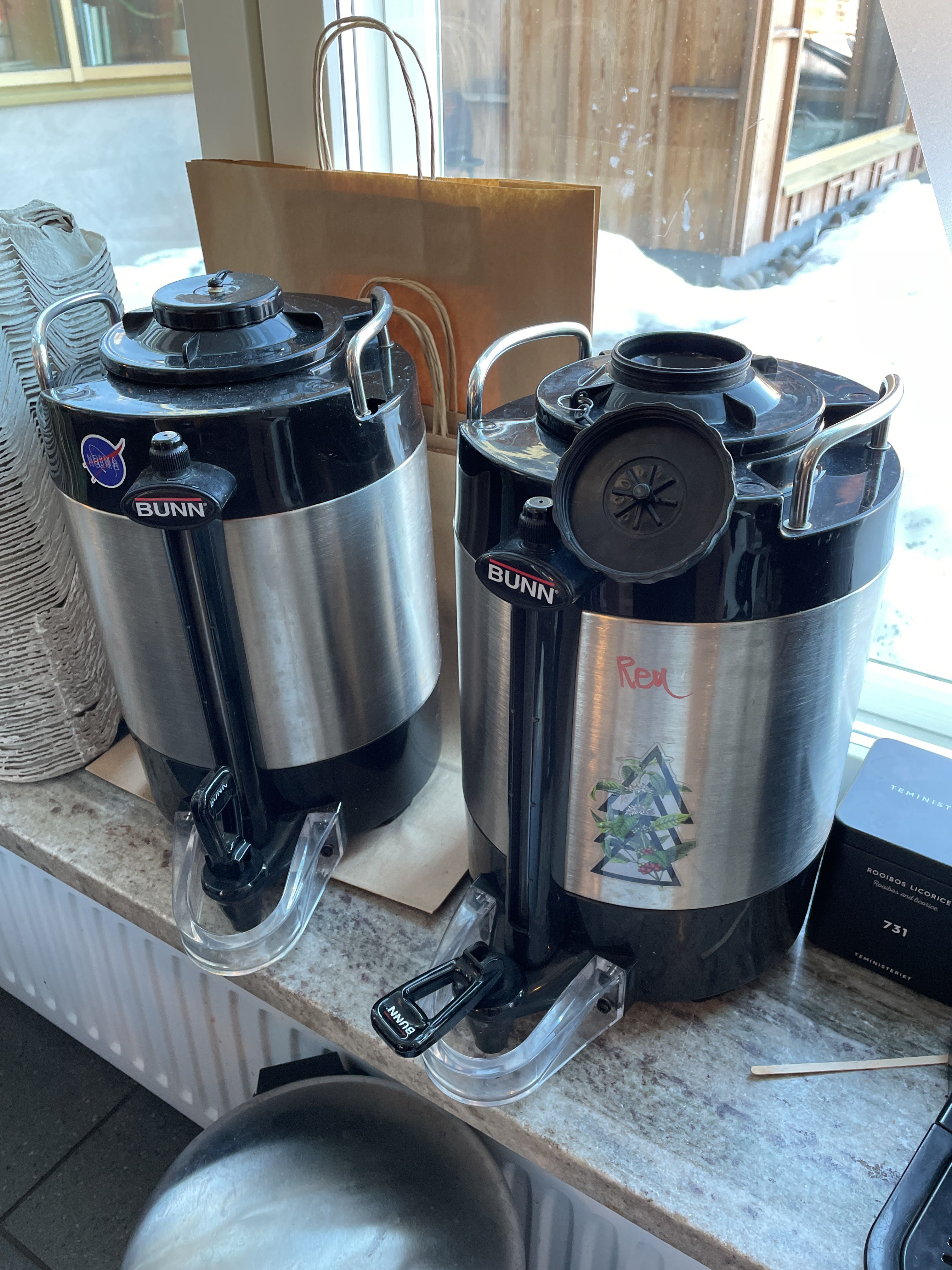 Kaffebryggare Bunn ICB Tower & termosar - Auktioner online ...