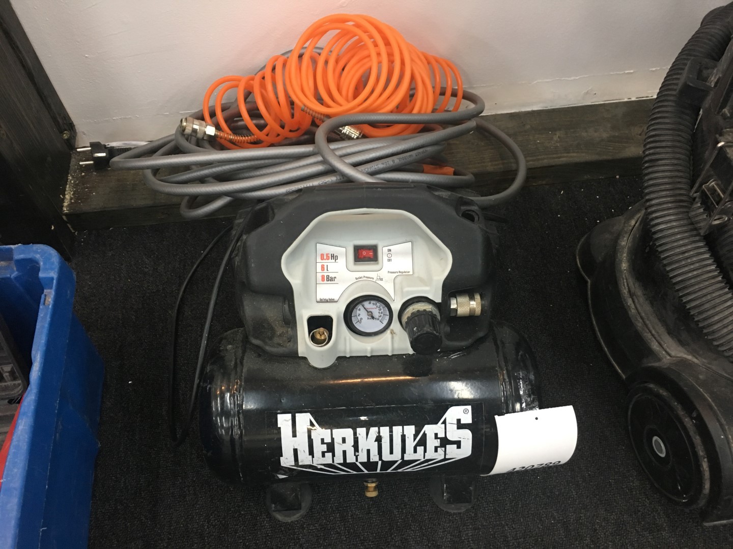 Compressor Hercules with hose - PS Auction - We value the future ...