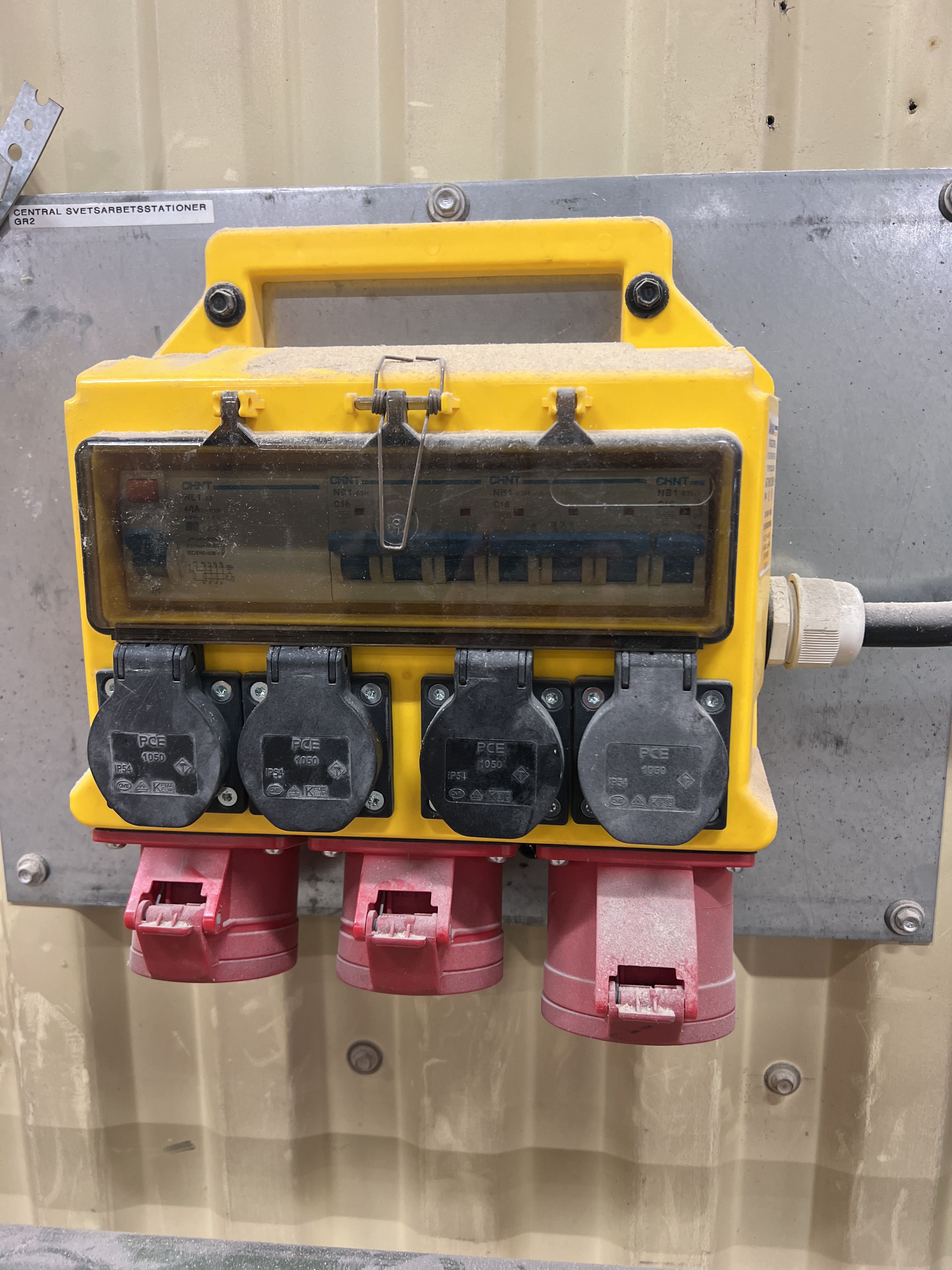 Carpenter's bench and chip extractor Luna BDC 240 -2016 - PS Auction ...