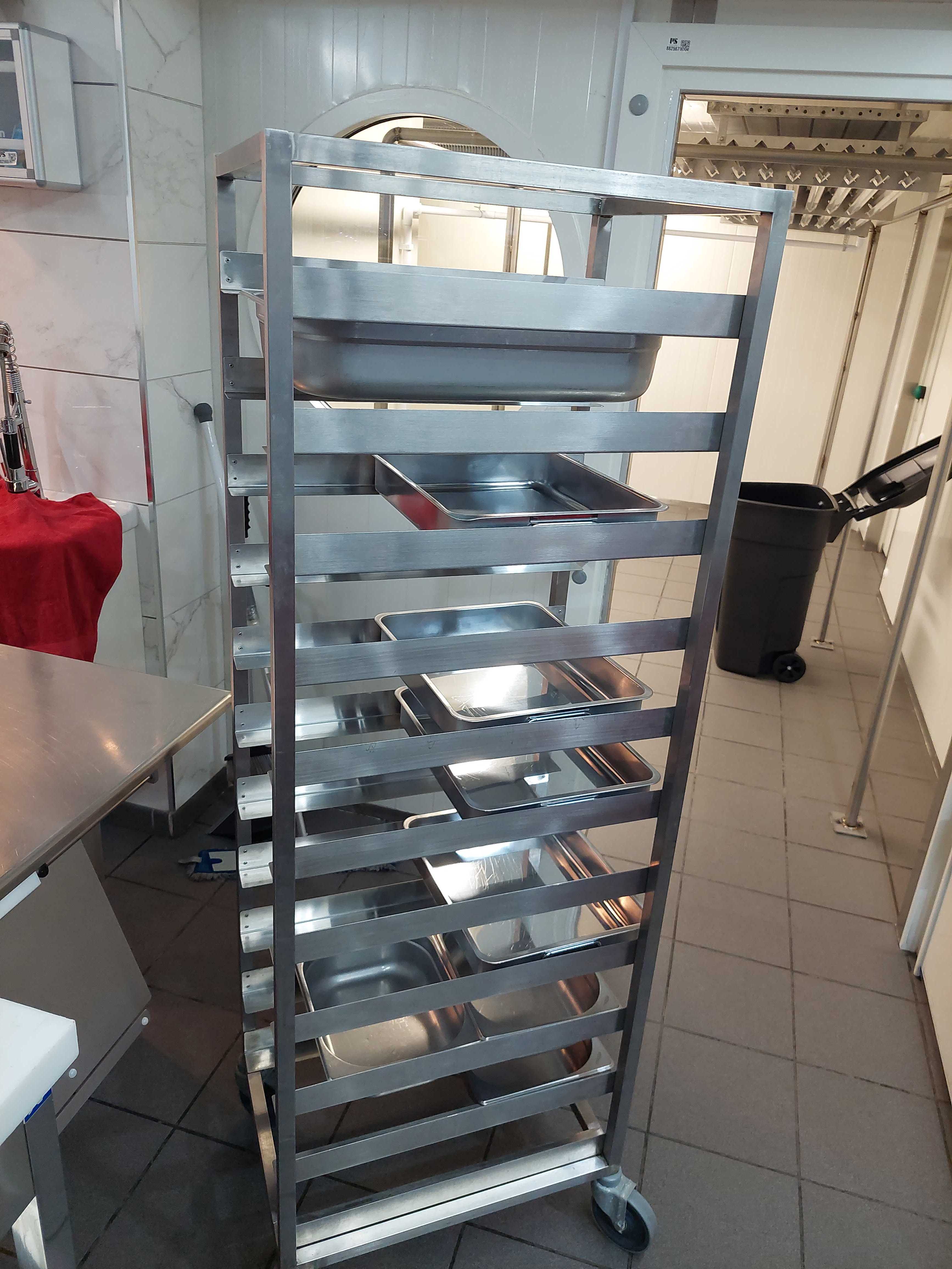 Canteen trolley including canteens - PS Auction - We value the future ...