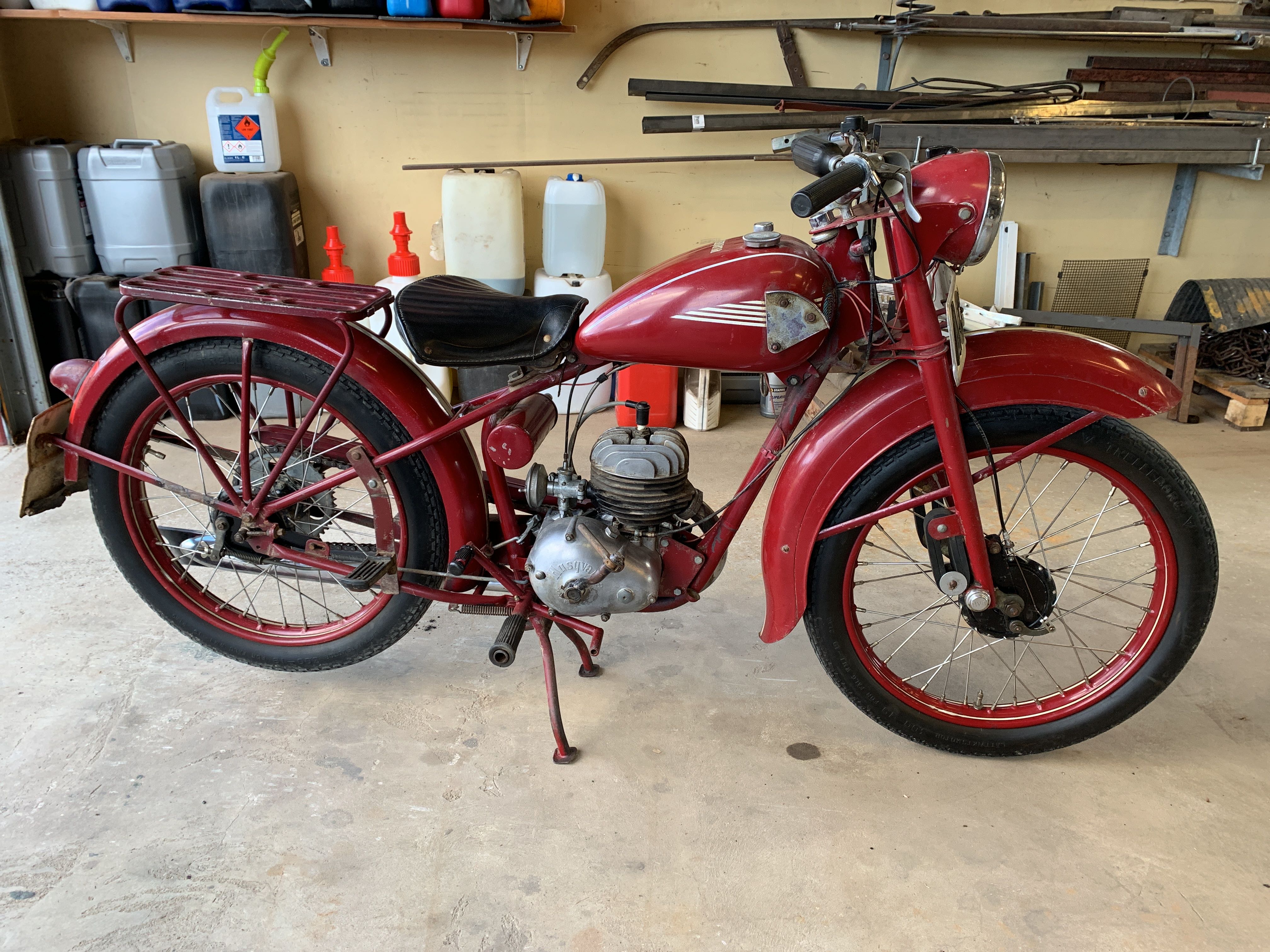 Vintage motorcycle Husqvarna Model 30 "Red Ant" -1953 - PS Auction - We ...