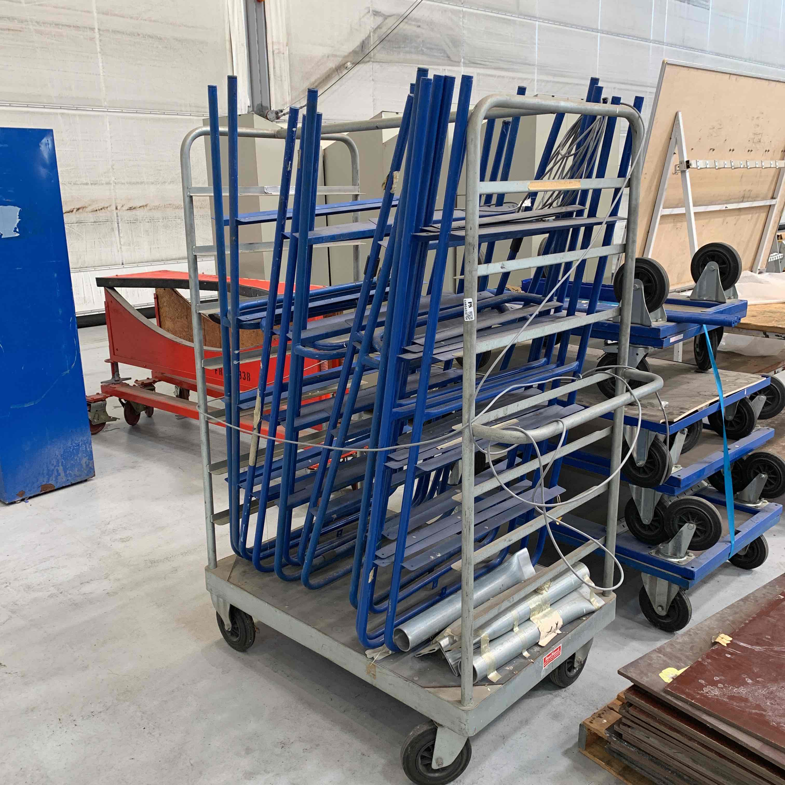 Vagnar med hyllplan - Auktioner online - Nätauktioner ...