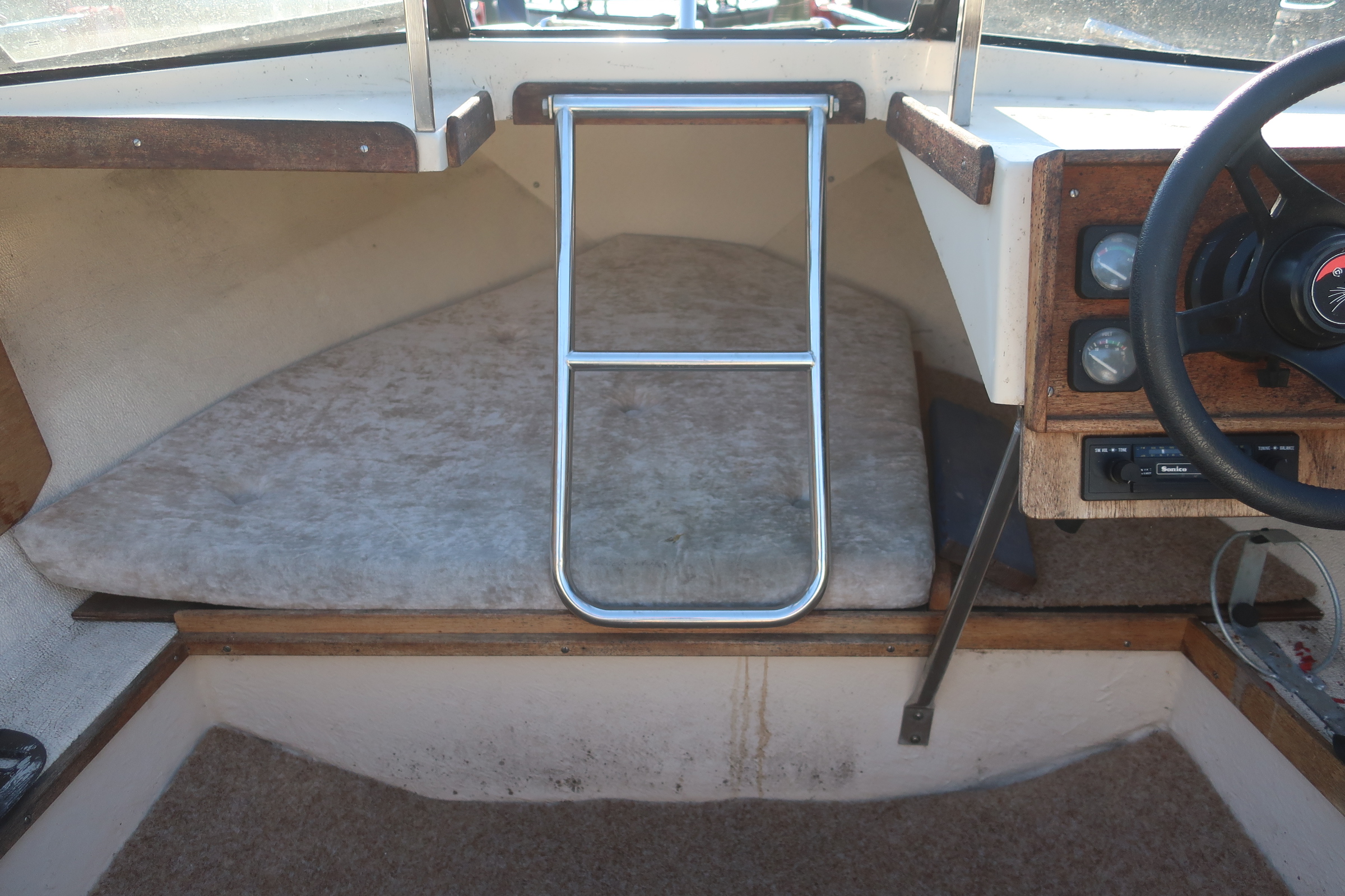 Uttern 5200 DC with Johnson 70hp -91 - PS Auction - We value the future ...