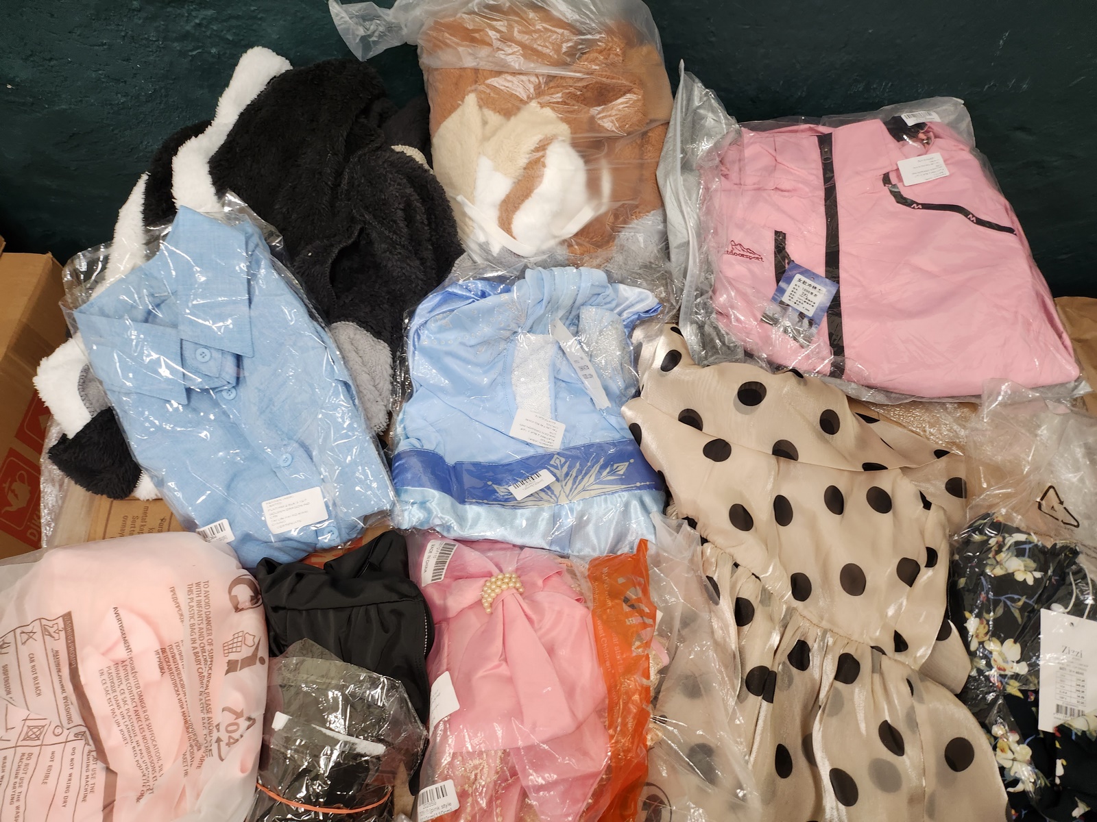 25 items of clothing - Shipping included - PS Auction - We value the ...
