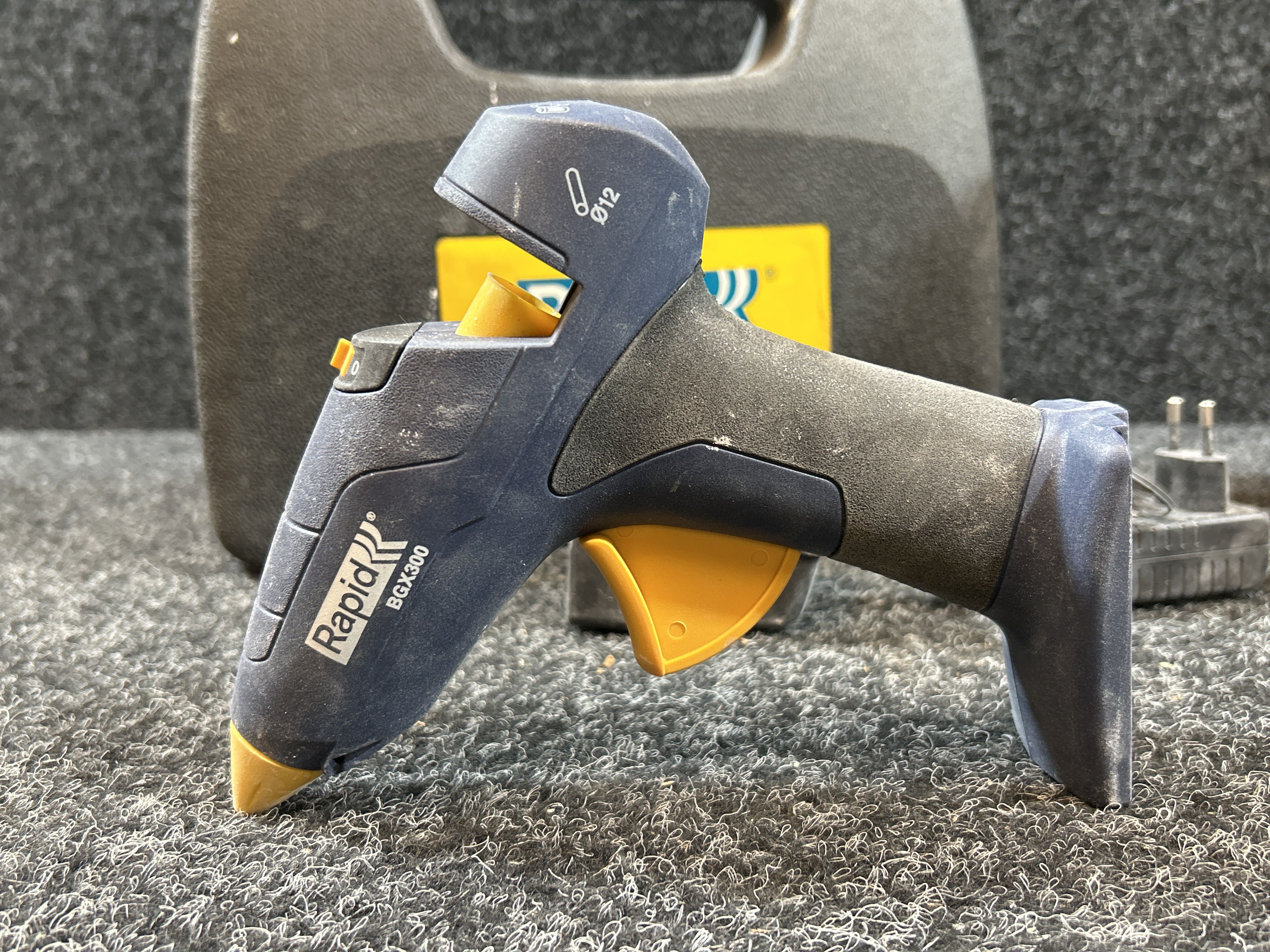 Glue gun and staple gun - Rapid - PS Auction - We value the future ...