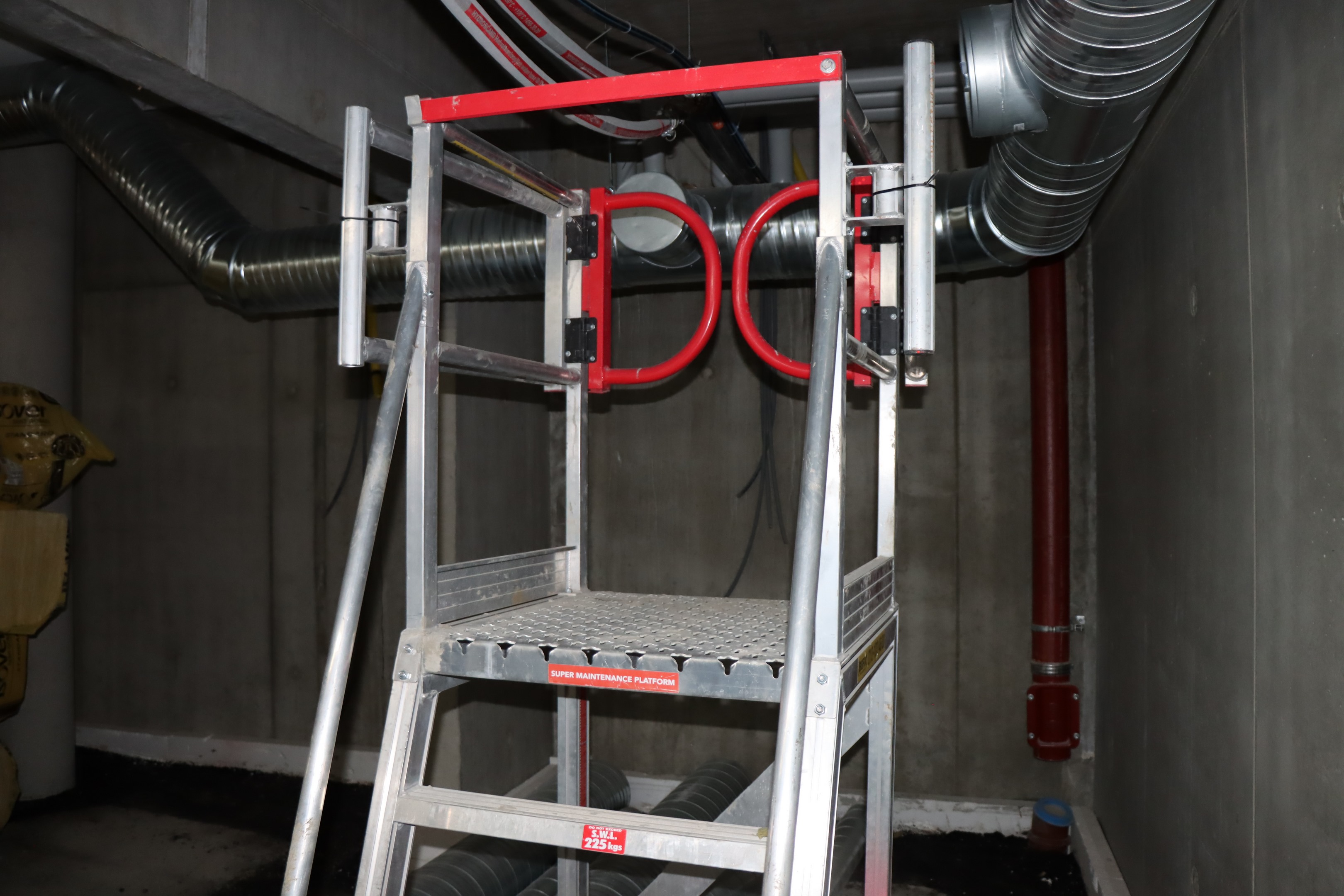 Safeloader 6000 - 2 pcs Platforms + TruckAccess Stairs - PS Auction ...