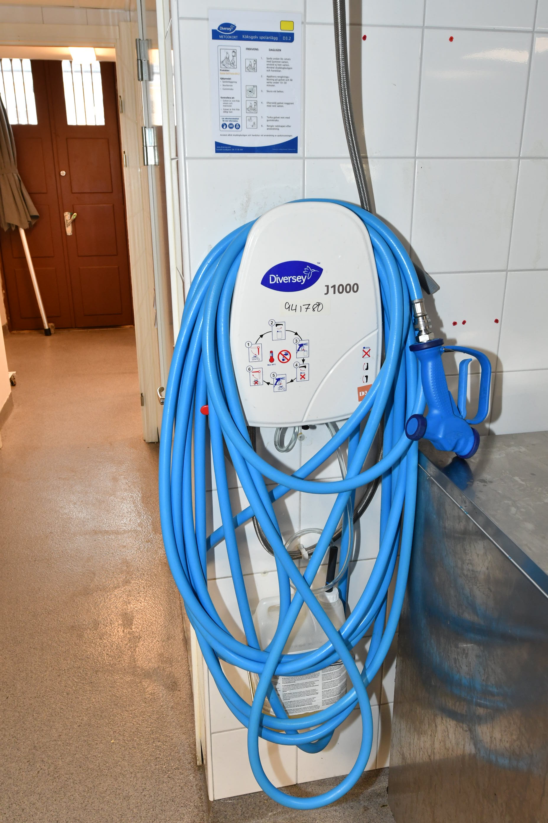 Flushing hose with dispenser DIVERSEY - PS Auction - We value the ...